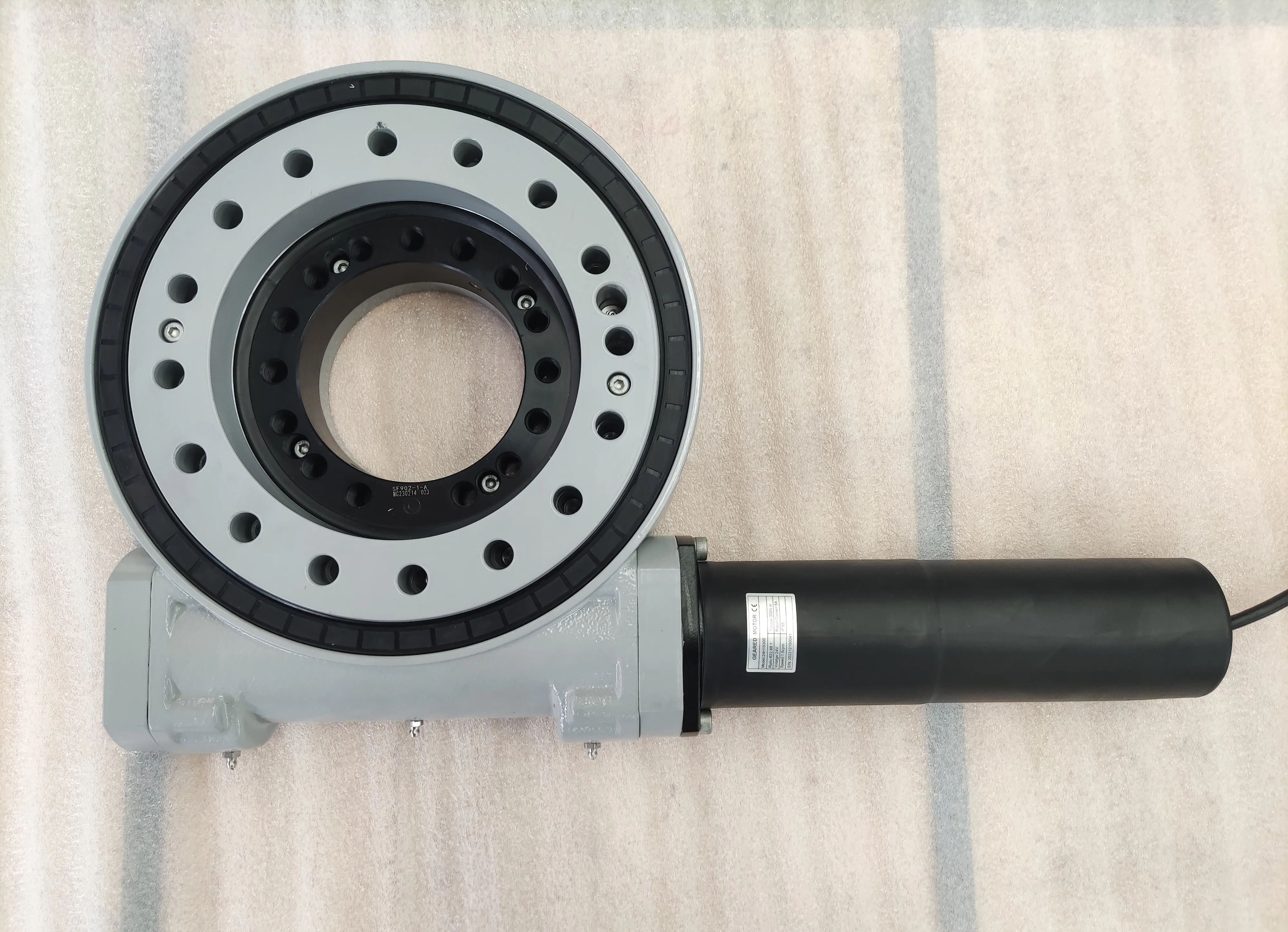Alibaba.com: SE9 9-inch slewing ring drive with 24 VDC stepper motor ...