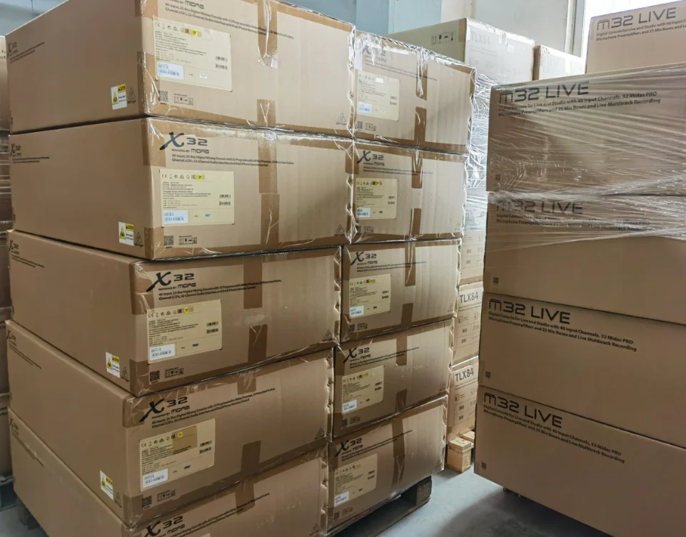 Behringer X32 Digital Console 32 Input Channels 25 Motorized Faders ...