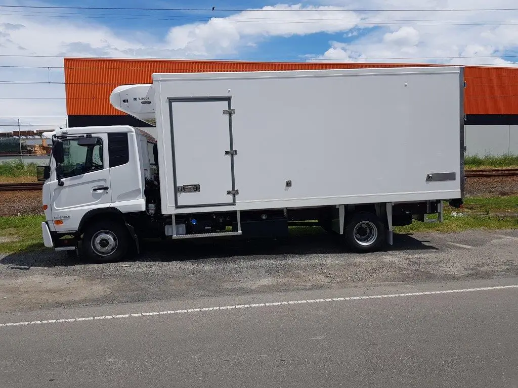 Freezer Truck Premium Refrigerated Van Freezer Box Truck 14ft Box ...