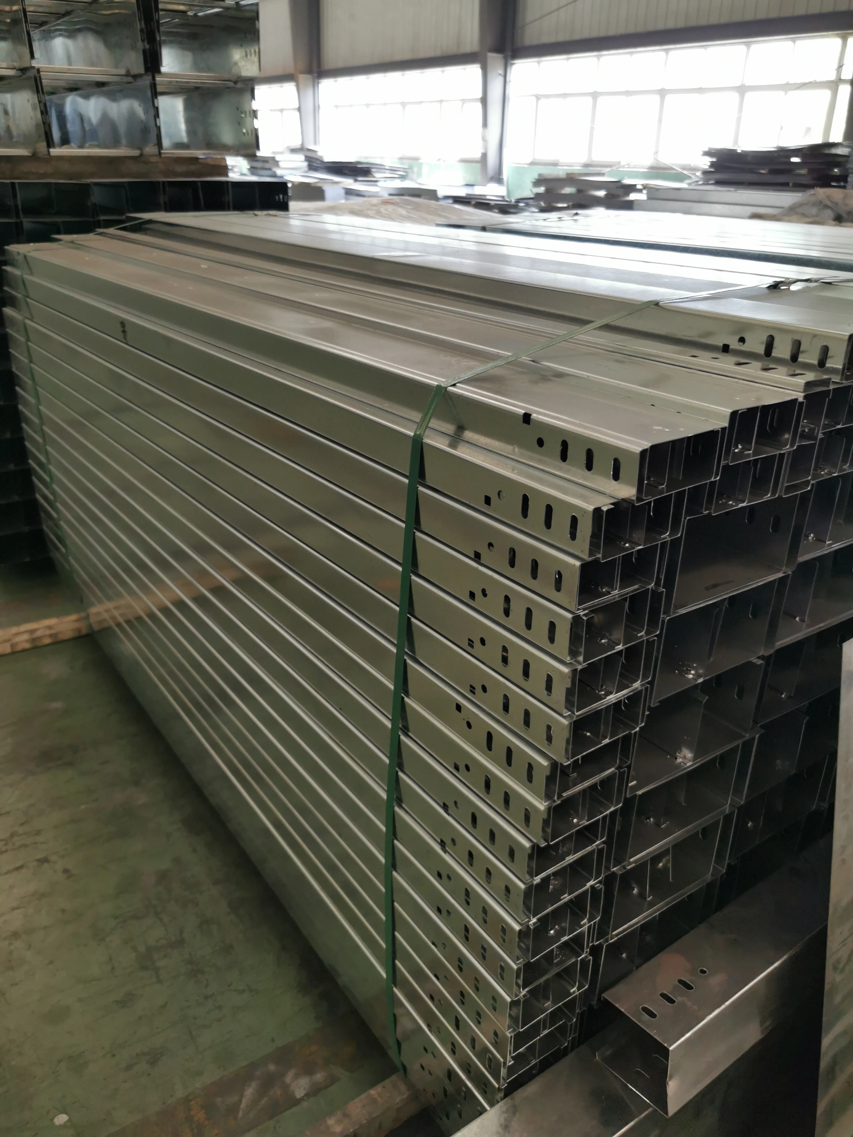 Waterproof Aluminum Ventilated Cable Tray Support Raceway Powder Coated ...