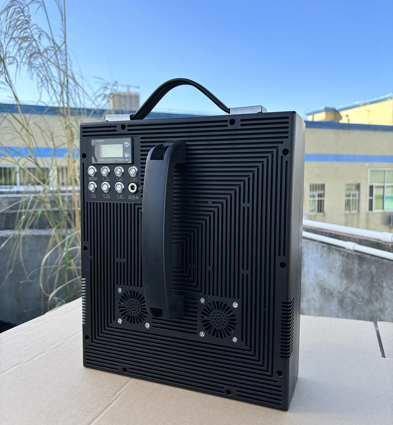 Portable 7 Channels Anti Drone Shield 900m 1.2g 1.4g 1.5g 2.4g 5.2g 5.8g Gps Anti Drone Weapons ...