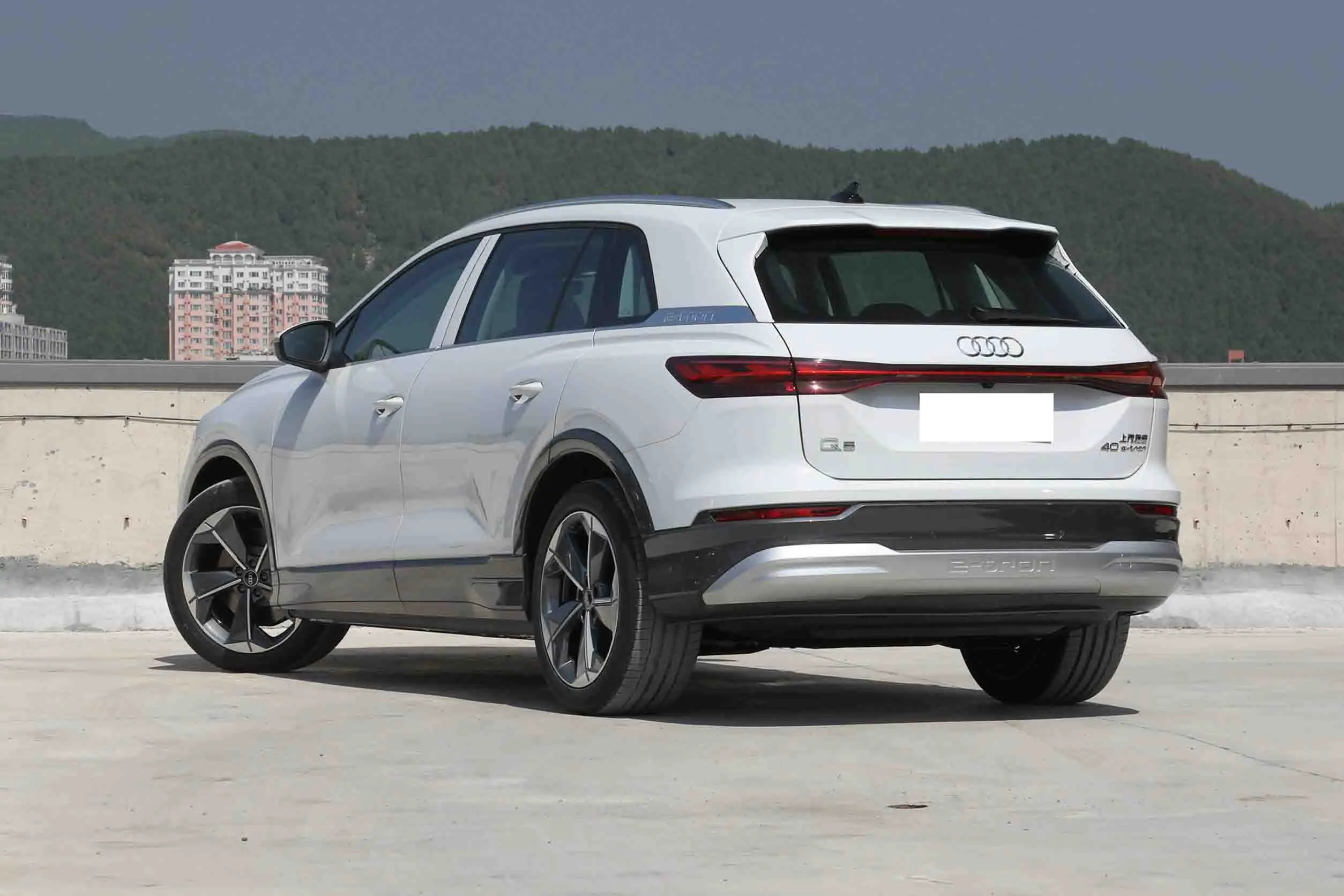 Audi Q5 E-Tron 2024 Model - 560KM Range, 7-Seater SUV
