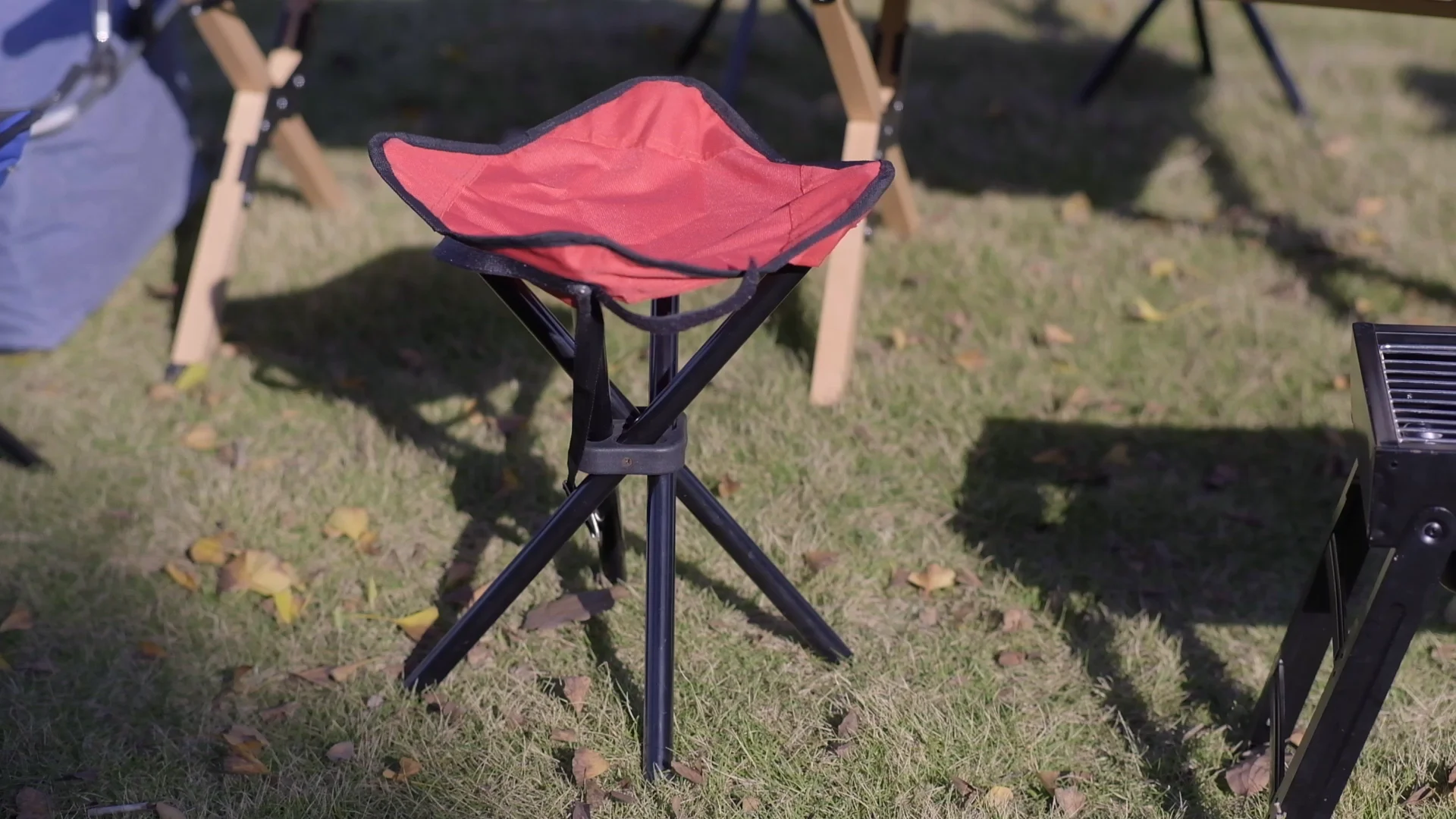 Folded Stool Hunting Triangle Folding Camp Stool Chair With Three Leg ...