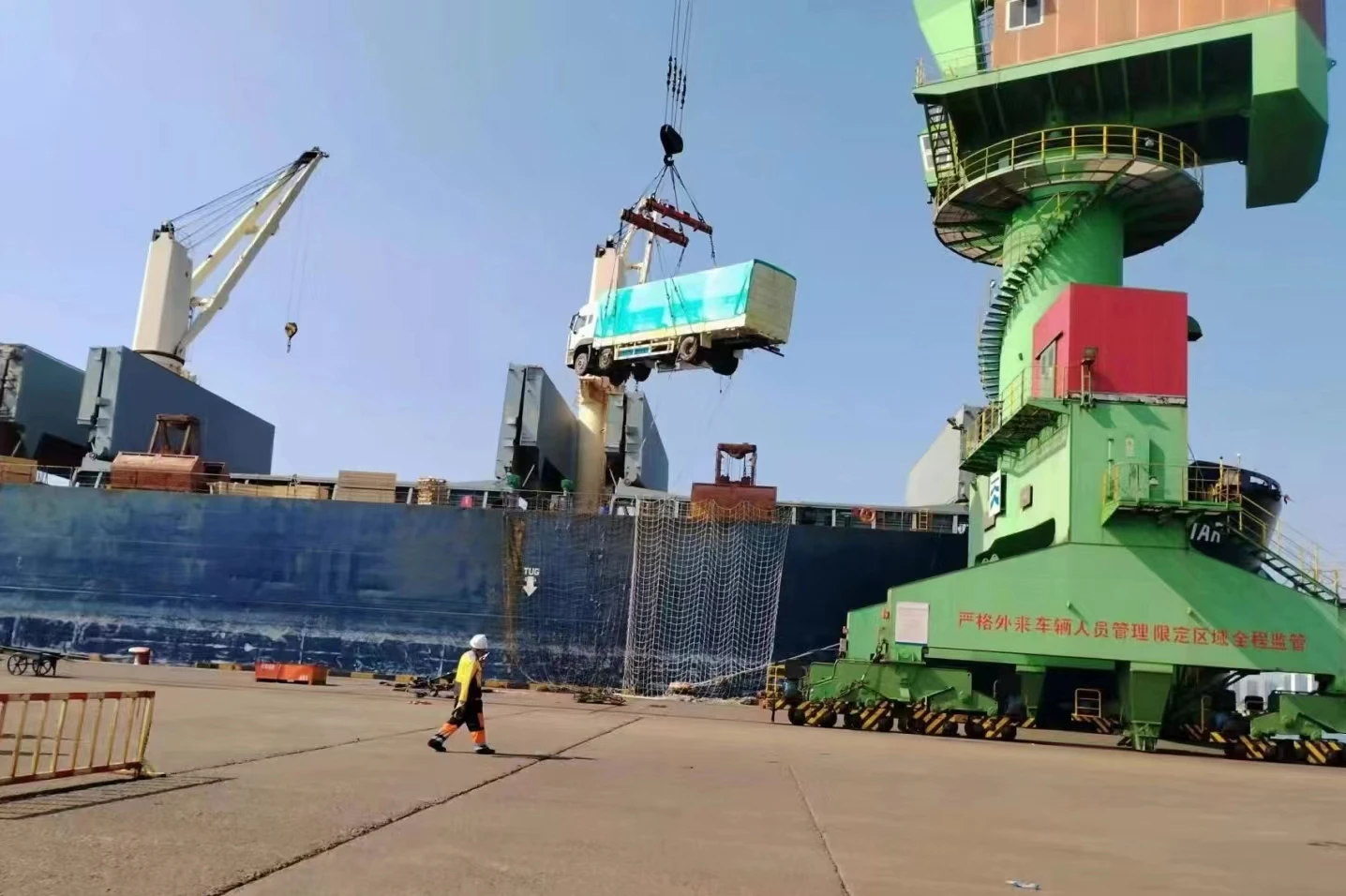 China Electric Vehicle Chengshi 01 High-speed Suv Electric Vehicle New ...