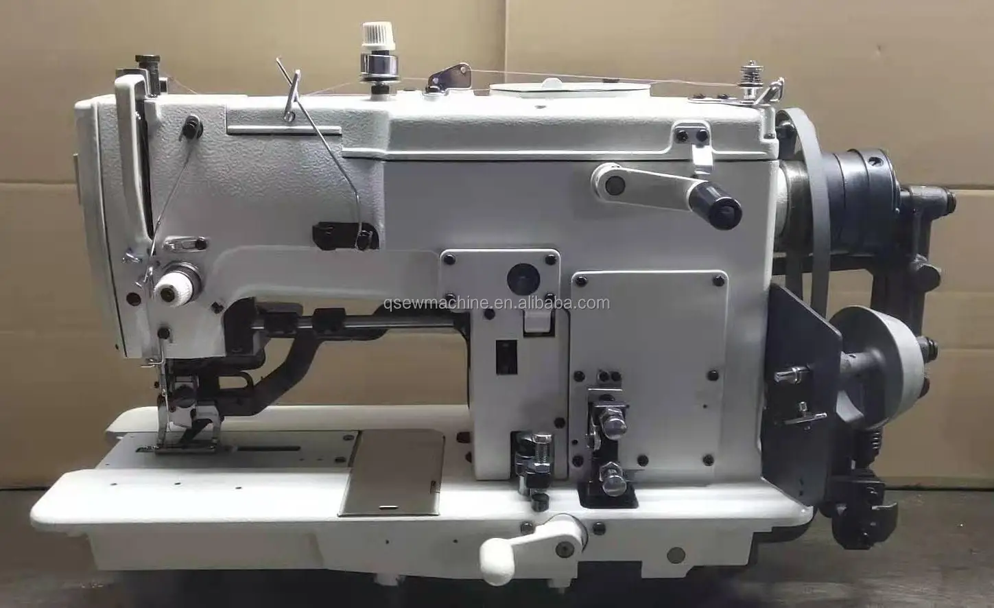 QS-781DW Direct Drive Flat Head Key Hole Straight Eyelet Button Holing Industrial Sewing Machine