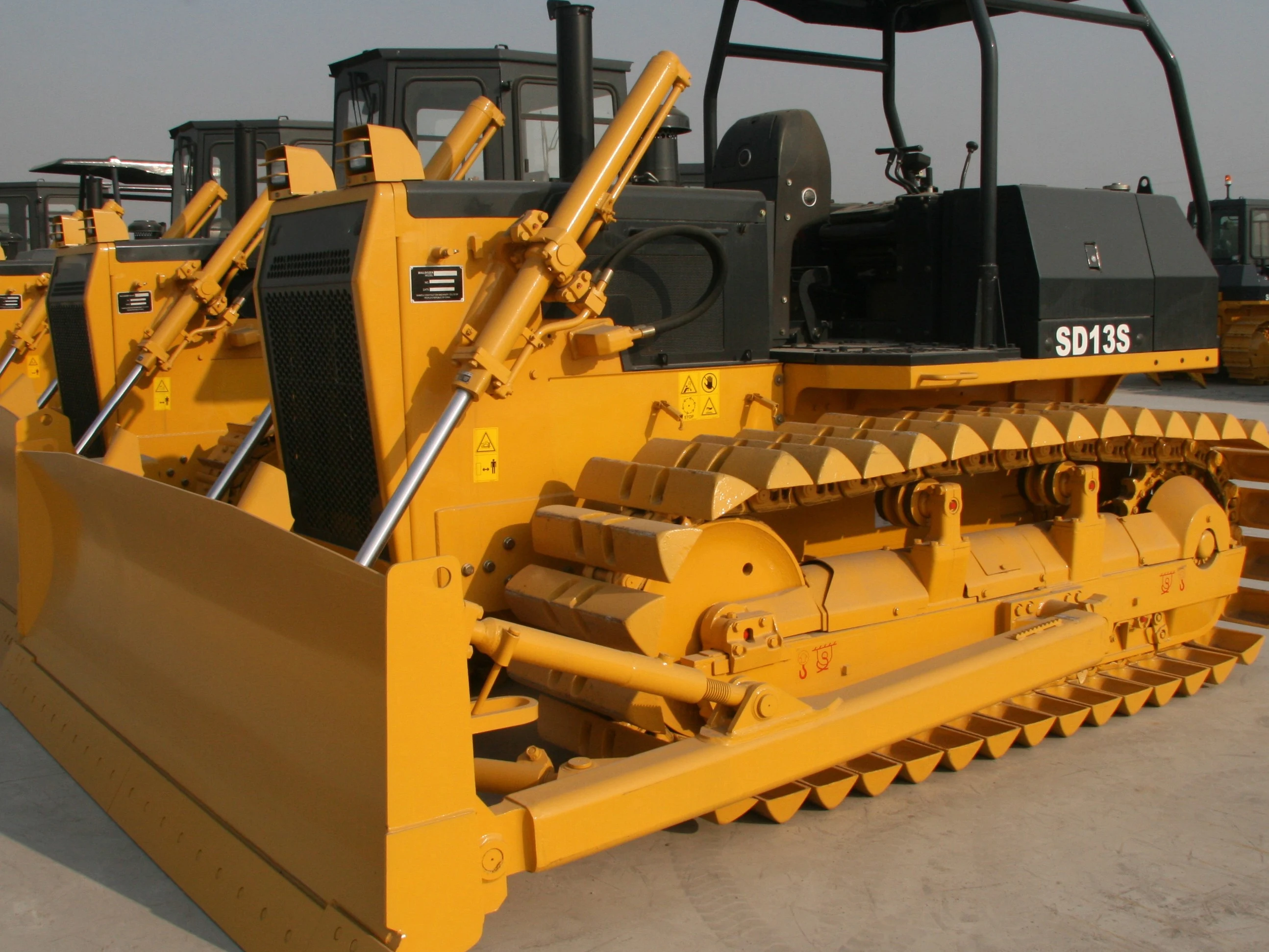 Hydraulic Pilot Control China 130HP Swamp Bulldozer SD13S with Straight ...