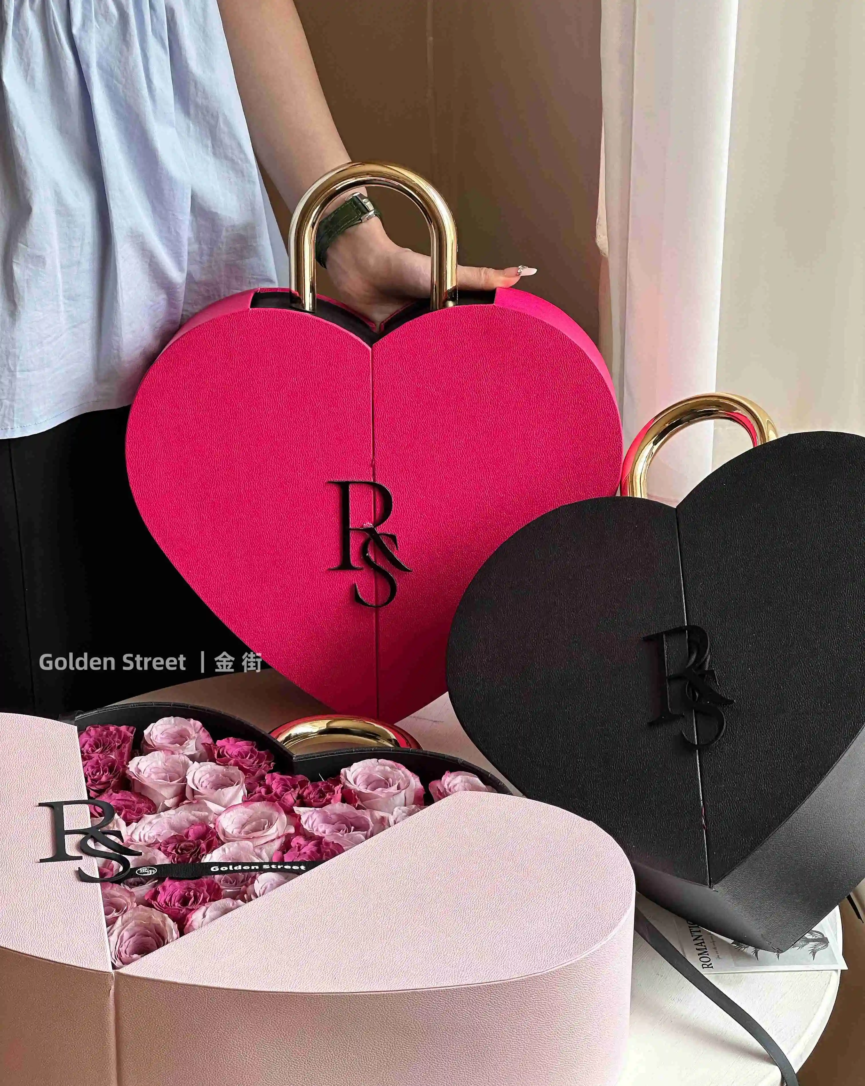 Double Love Hand Held Valentine's Day Sink Proof Flower Gift Box