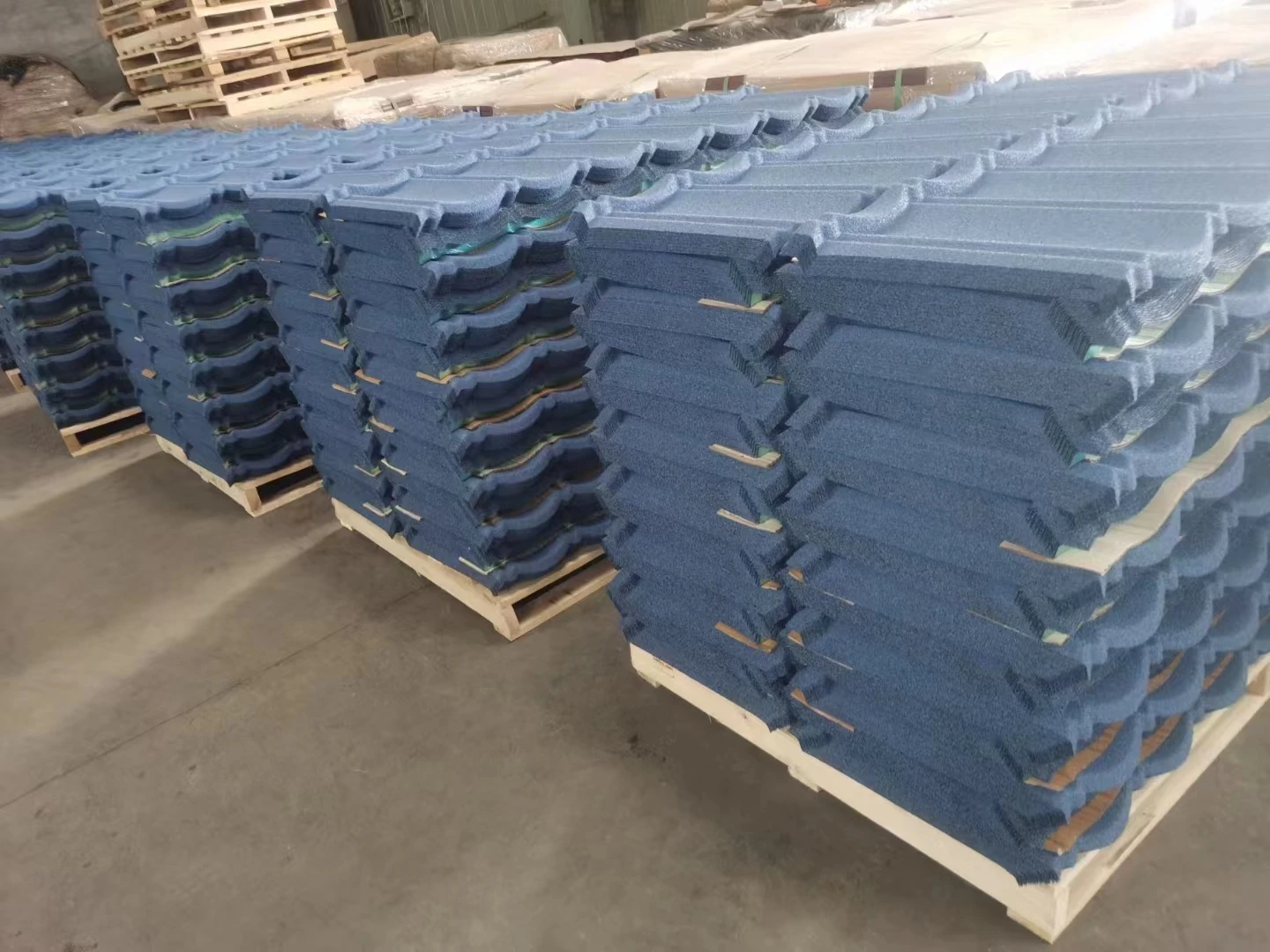 European Style Sandwich Panels Roof Tile Stone Coated Metal Roof Tiles ...