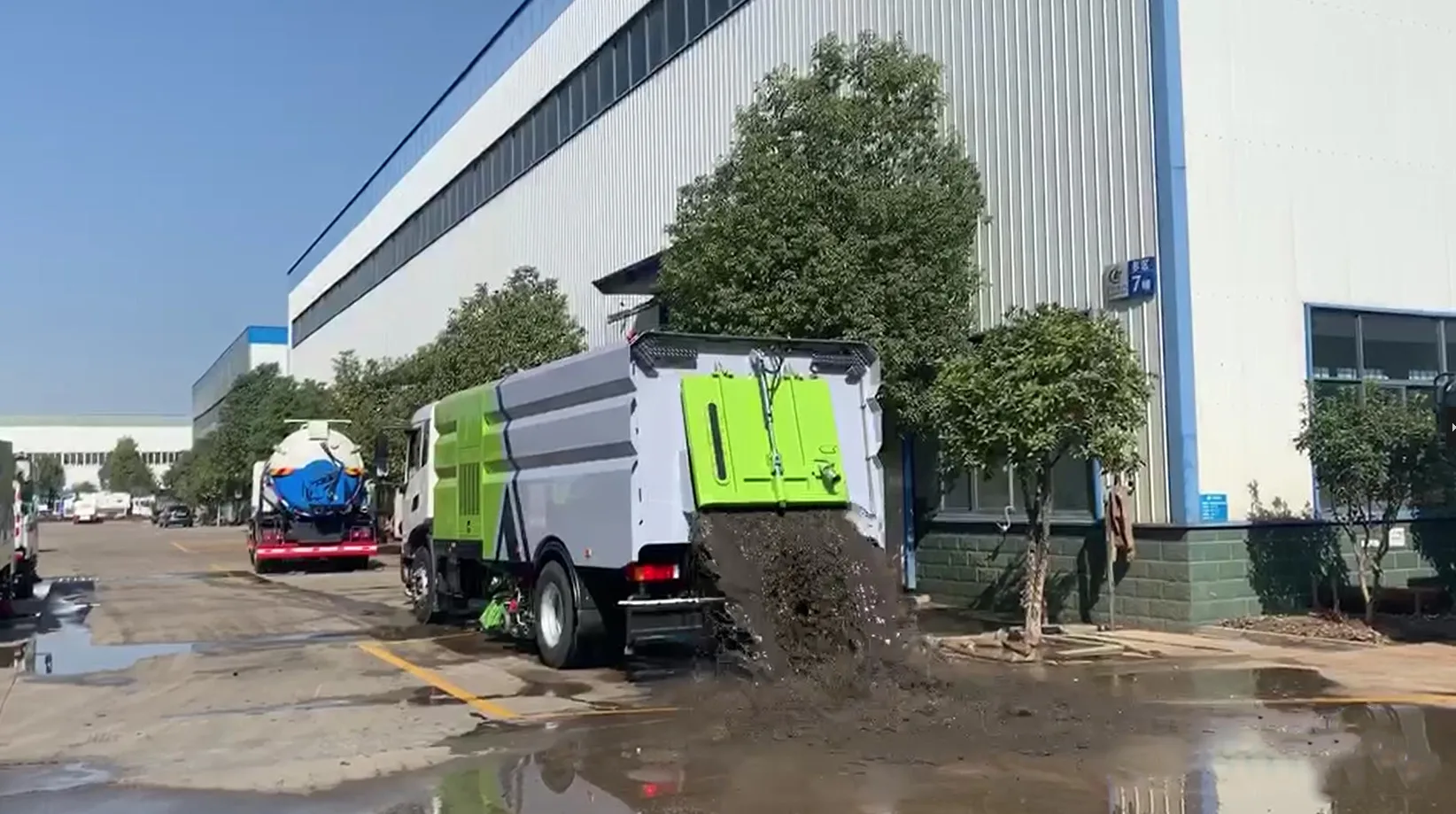 3000 Liters Water Tank & 2500 Liters Dust Tank - Road Cleaners