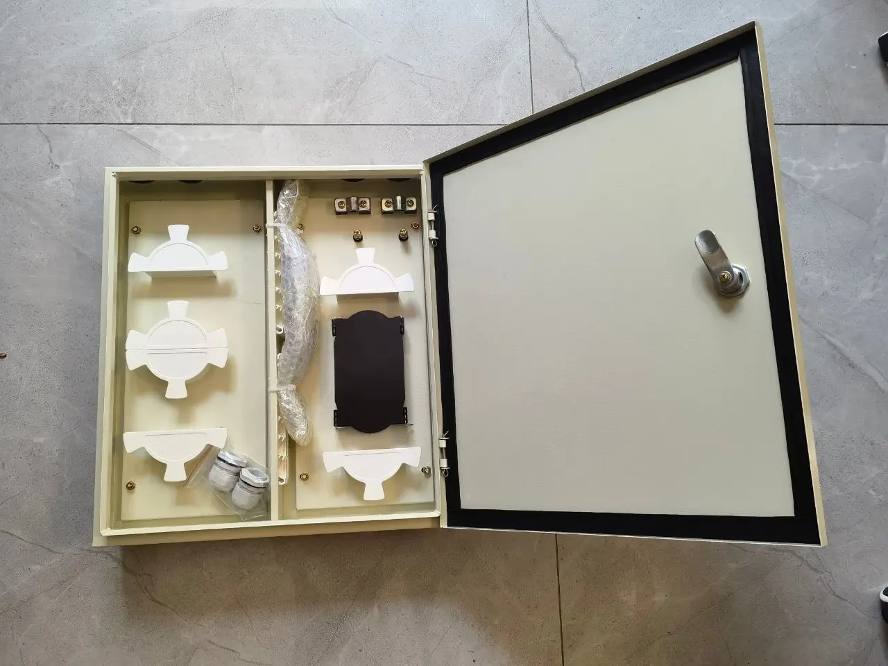 Outdoor Metal 12core 24core Fiber Enclosure Wall Mount With High ...