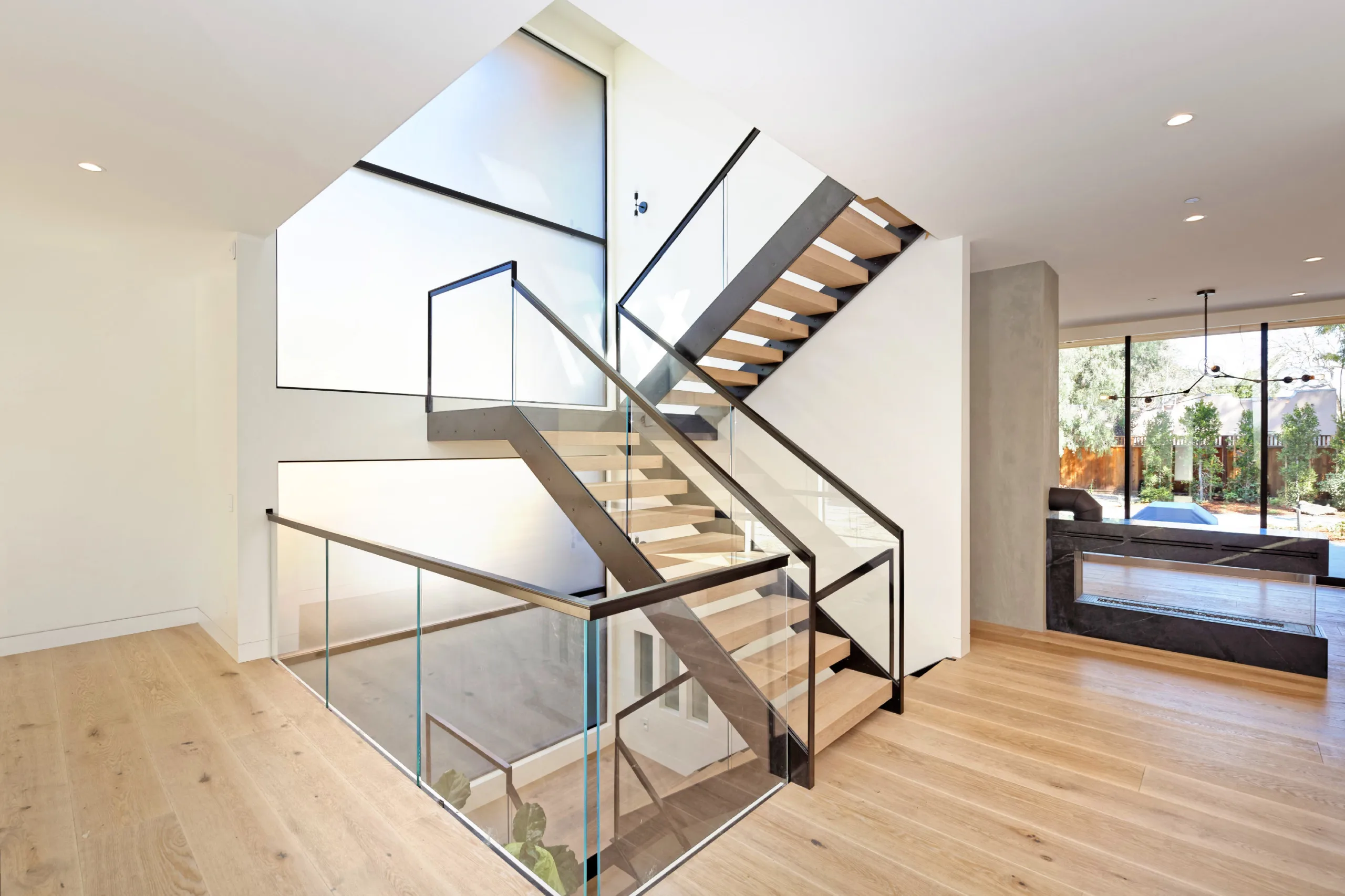 Modern Steel Wood Stairs Indoor Straight Double Stringers Timber Steel ...