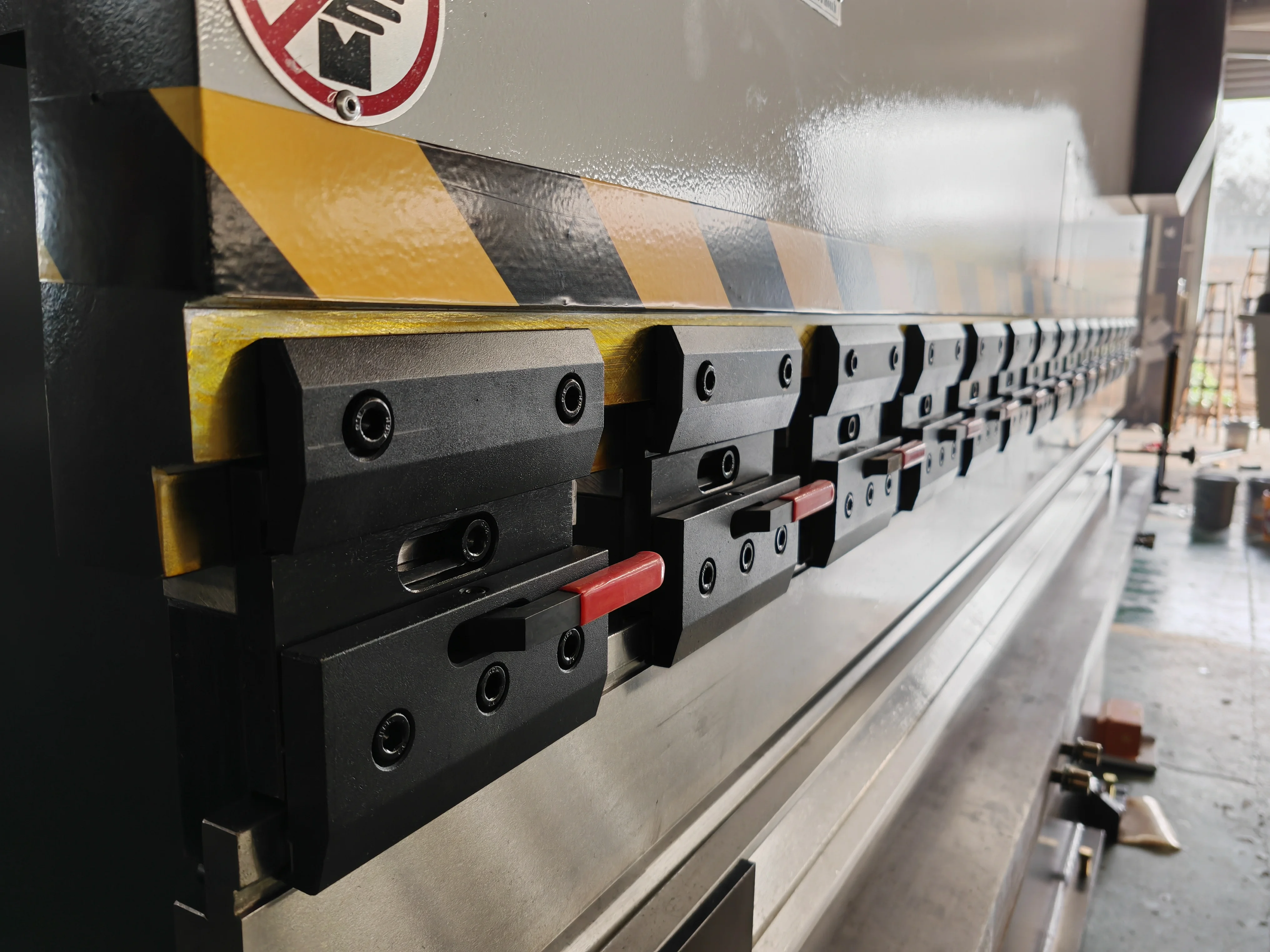 Alibaba.com: NC Hydraulic Metal Press Brake with customizable servo ...