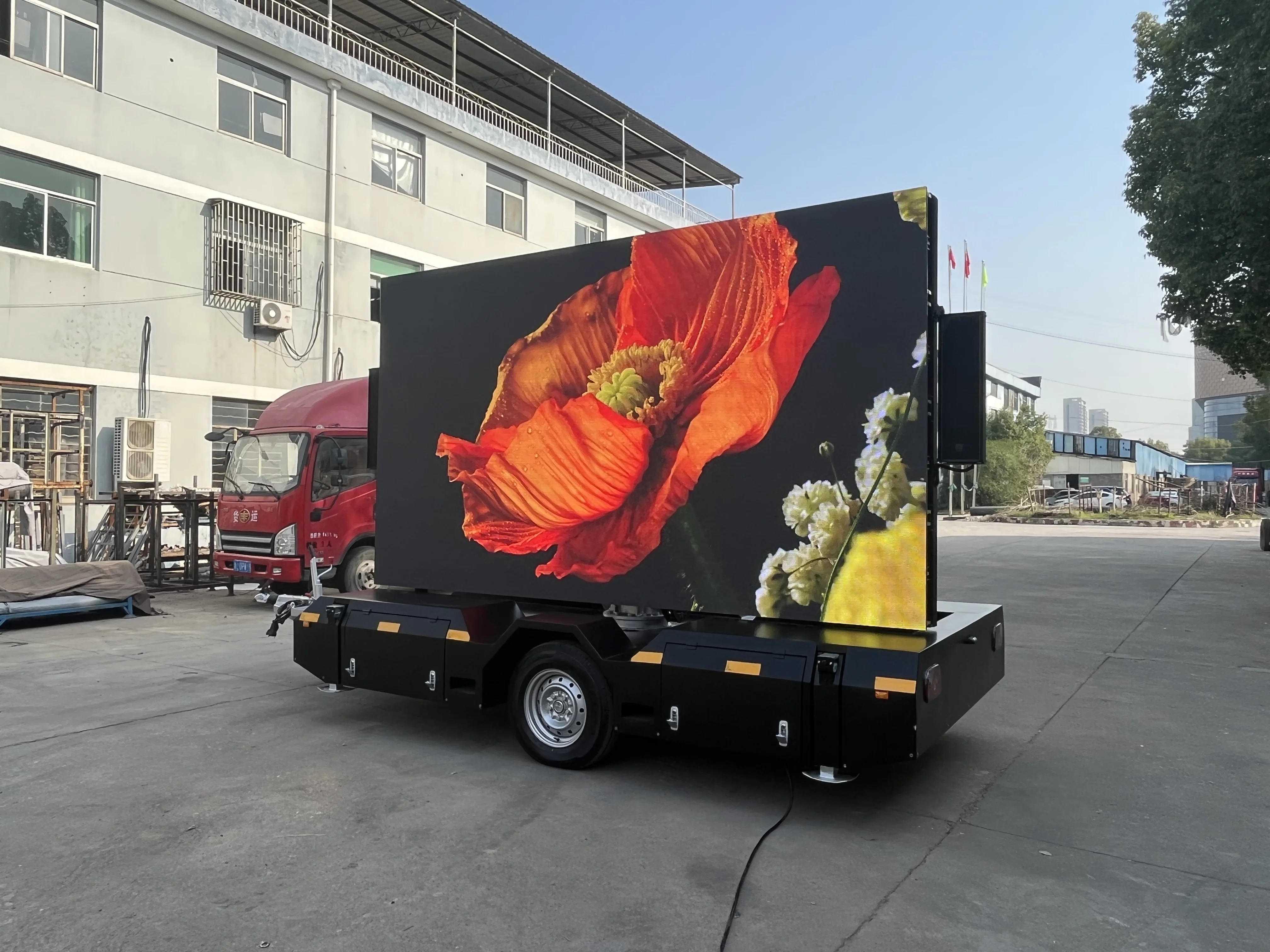 Outdoor P5 P6 Solar Powered Mobile Led Tv Giant Screen Truck Trailer ...