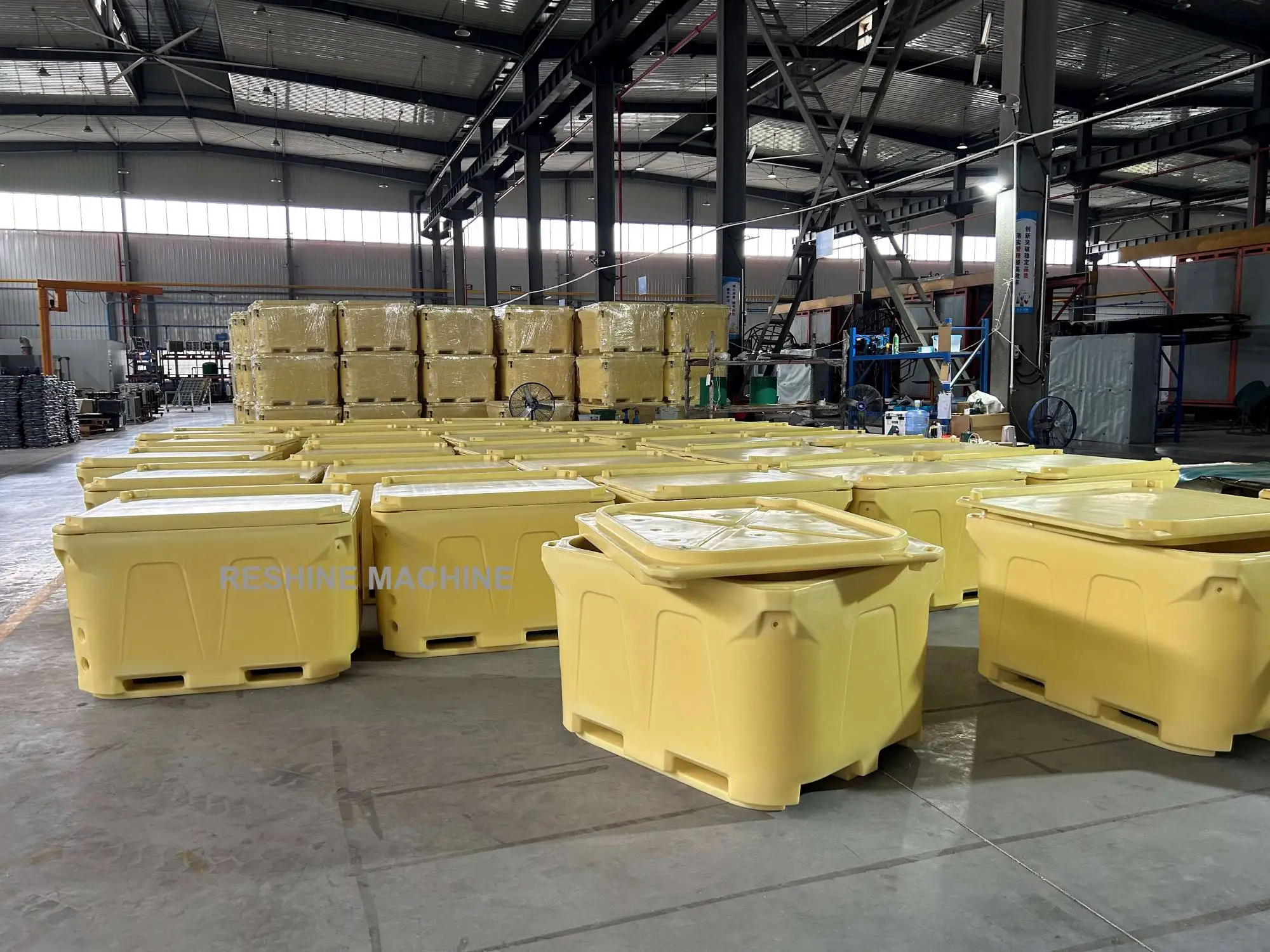 Durable 220L-1000L Ice Chest Cooler for Fishing & Outdoors