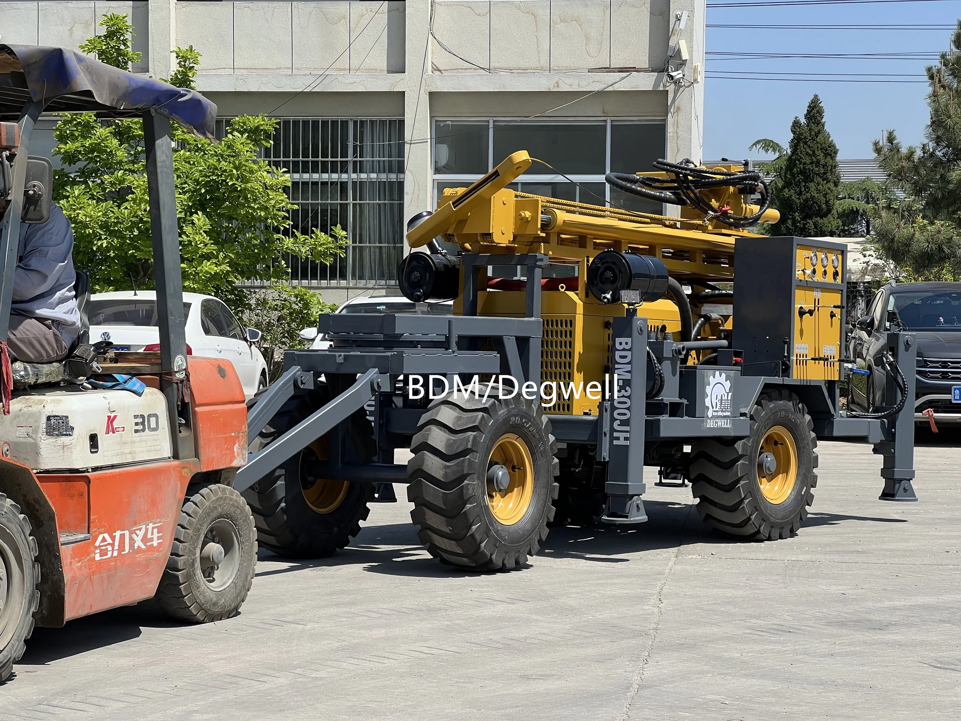 BDM-300JH Portable Wheeled Hydraulic Diesel Engine Water Well Drilling ...