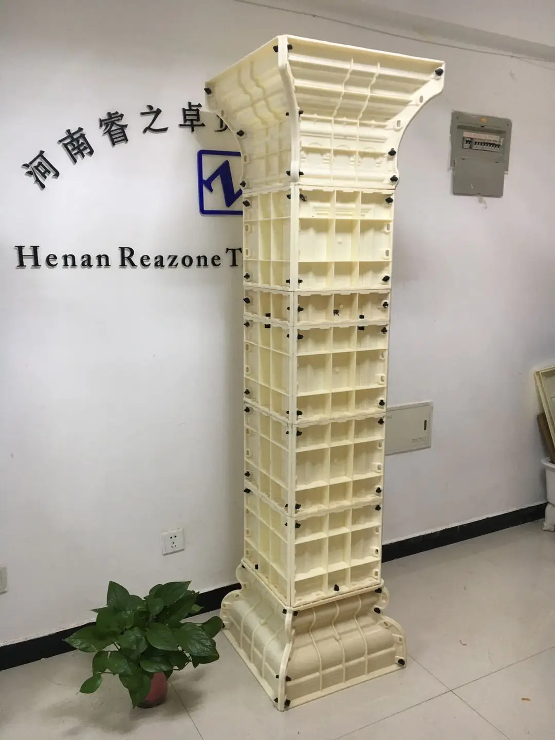 Concrete Pillar Mold with Pedestal - Durable & Versatile