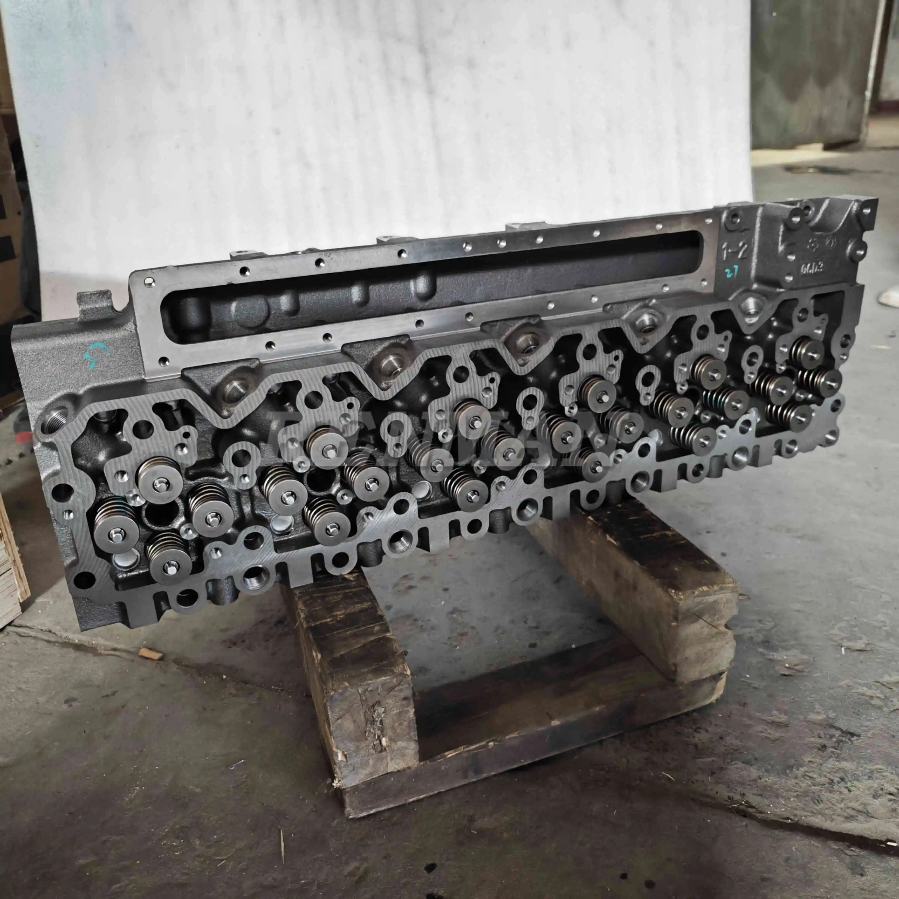 ISLE Cummins Engine 24 Valve Cylinder Head 5339588 4987984 4942138 ...