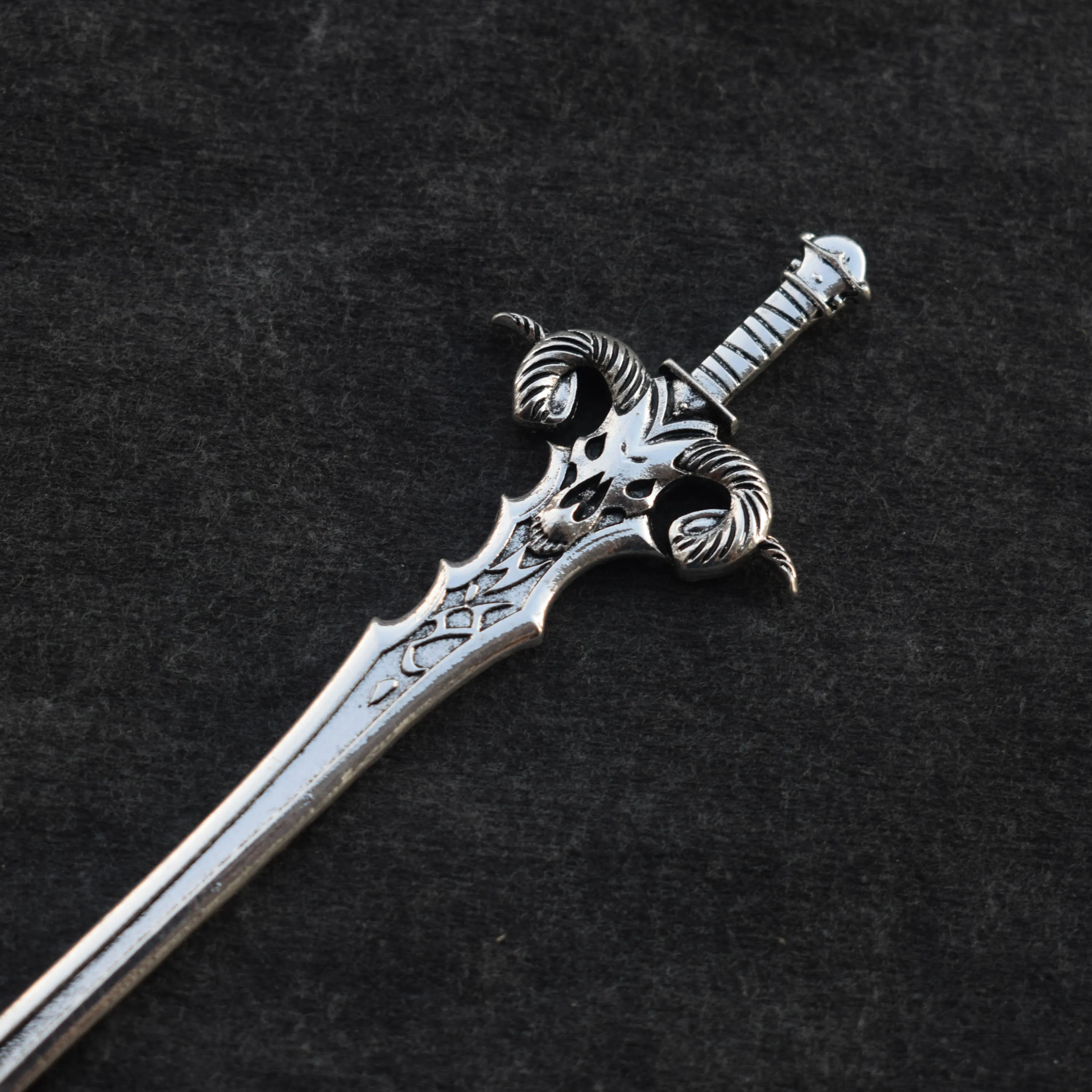 15cm Witchy Witch Gothic Sheep Skeletons Hairpin Sword