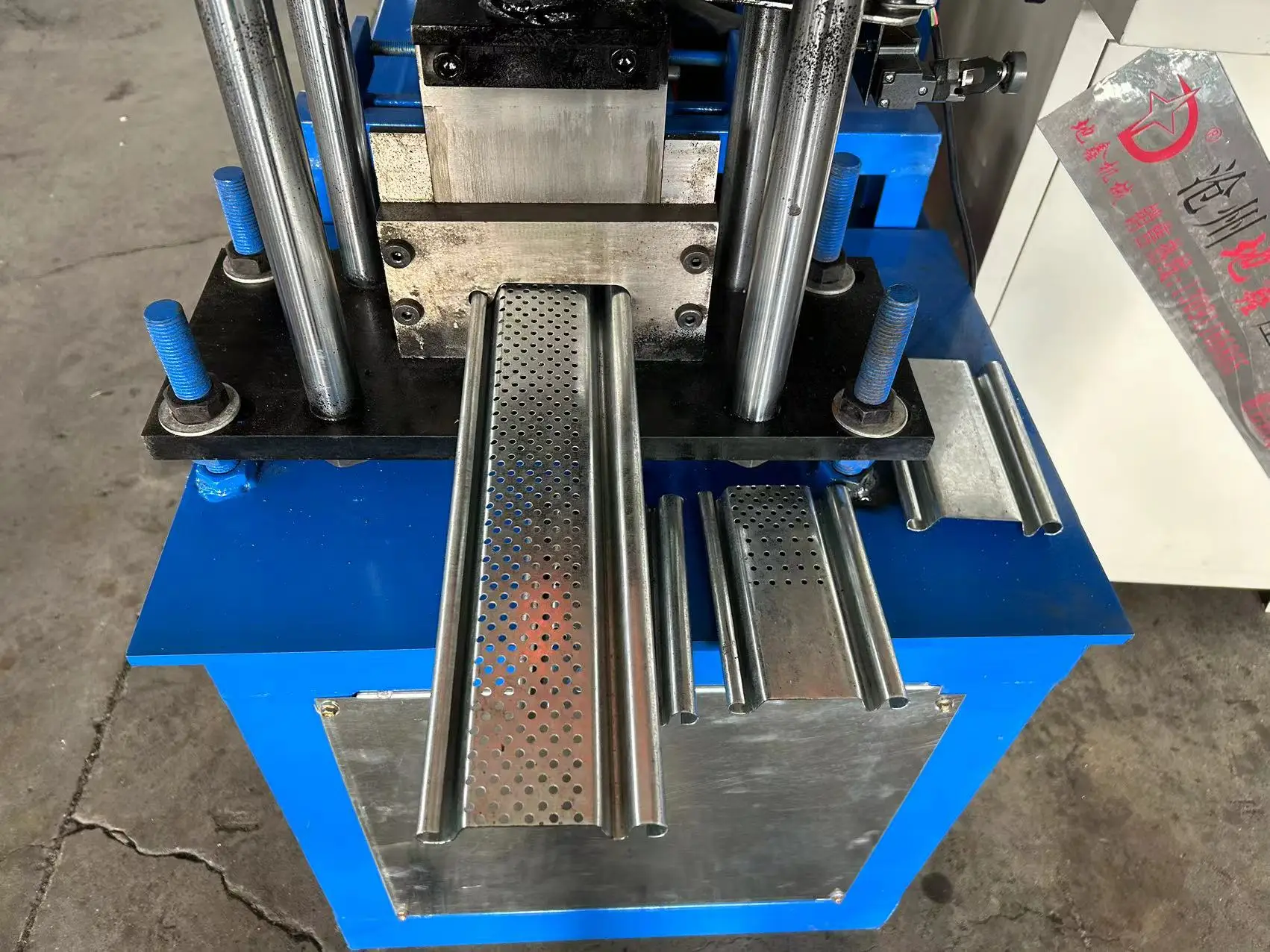 High Quality Roller Shutter Making Machine/ Roll-up Door Cold Roll Forming Machine With Punching ...