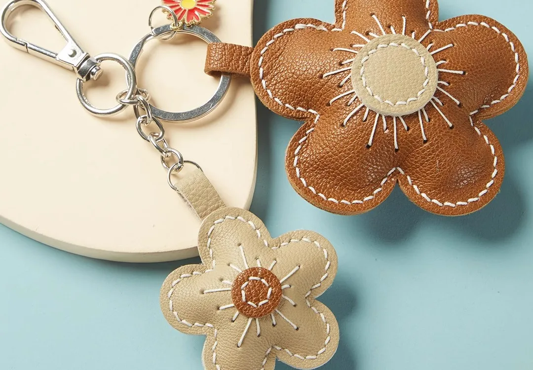 Wholesale Diy Cute Flower?keychain?hanging?sew Keychains Pu Leather ...