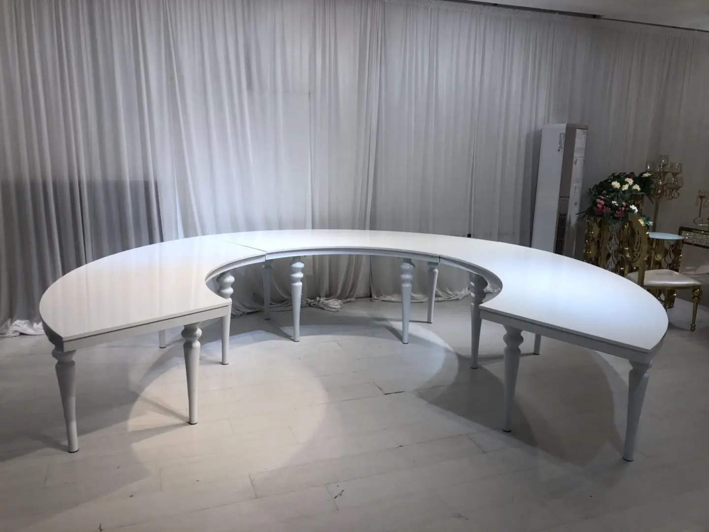 Luxury White Serpentine Table Mirror Glass Banquet Hall Wedding Gold ...
