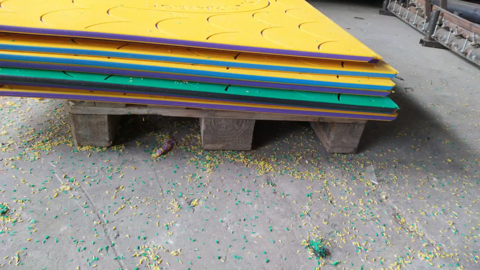 Ready In Stock Uhmw Hdpe Rolls Sandwich 3 Layer Hdpe Double Color ...