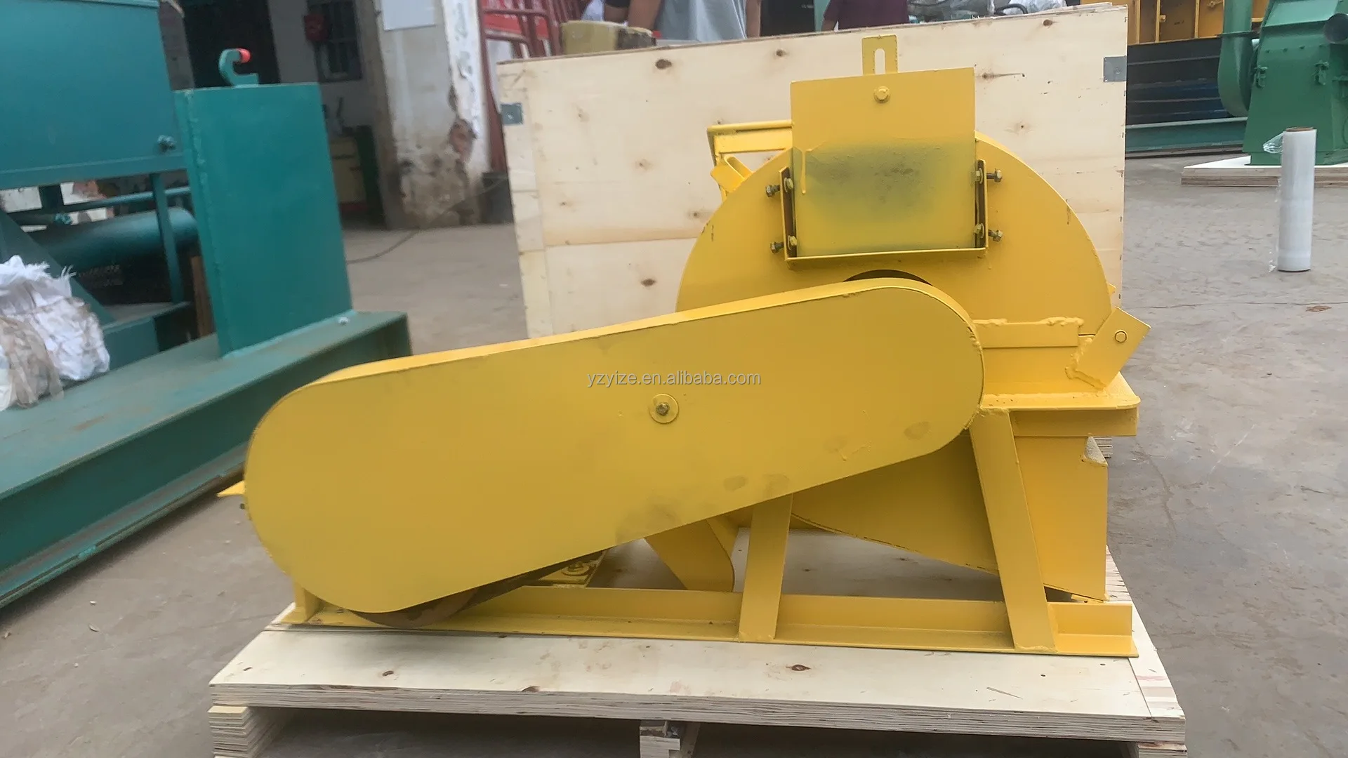 Diesel Wood Crusher Machine Hammer Mill Crusher Price Wood Chipper ...
