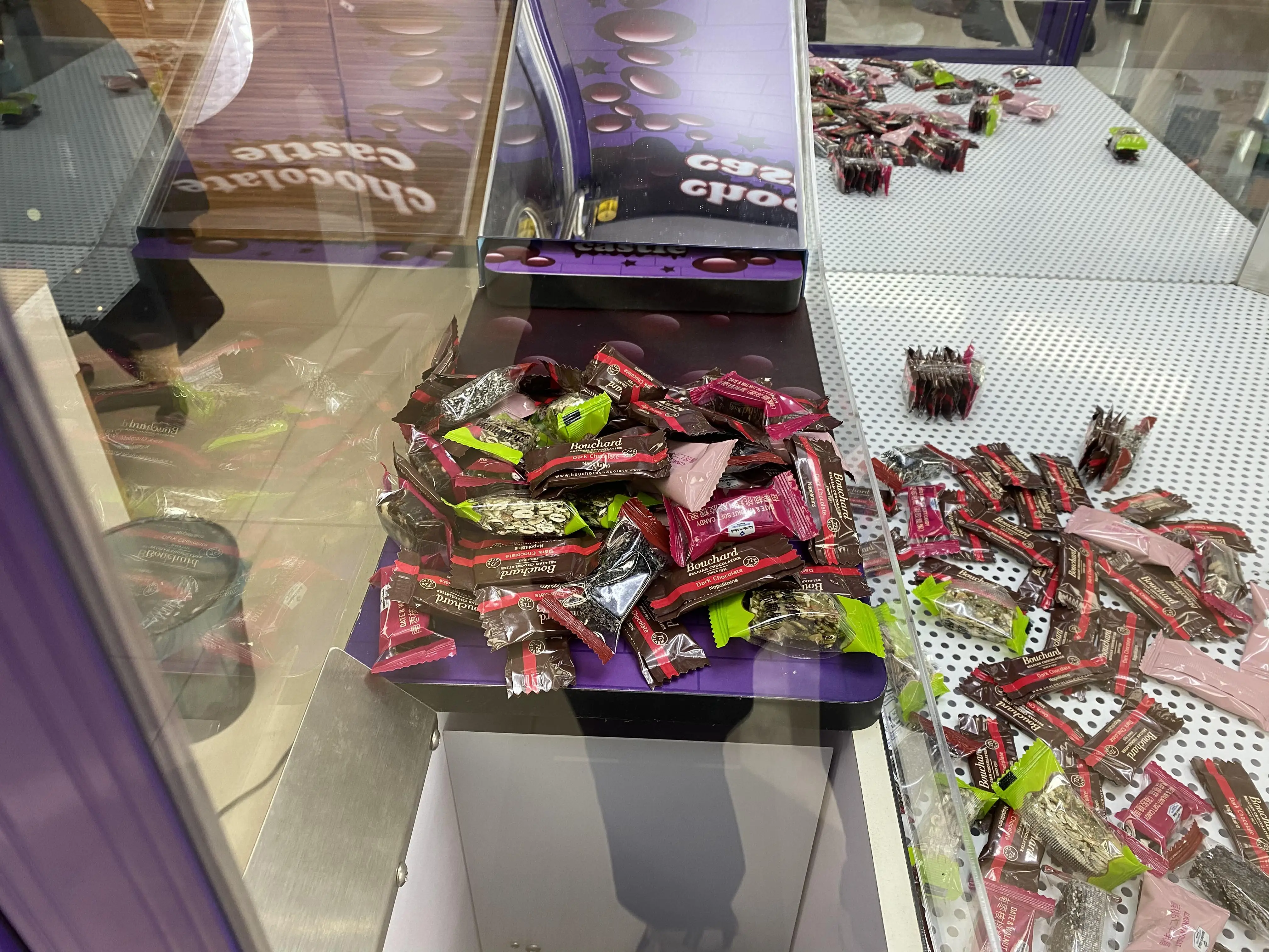 Arcade Chocolate Castle Candy Toy - Claw Crane Vending Game Machine