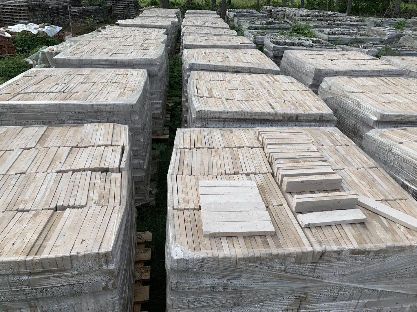 Reclaimed Brick Tiles - Slim Bricks for Architectural Projects