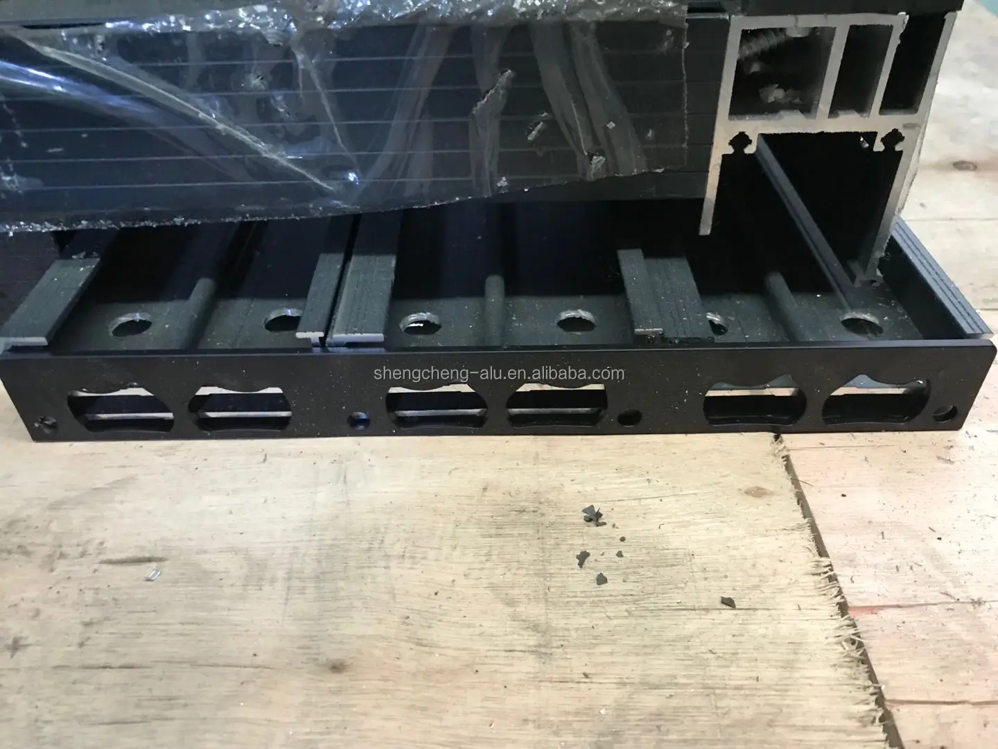 Customized Motorized Retractable Poly Carbonate Sunrooms Glass Houses ...