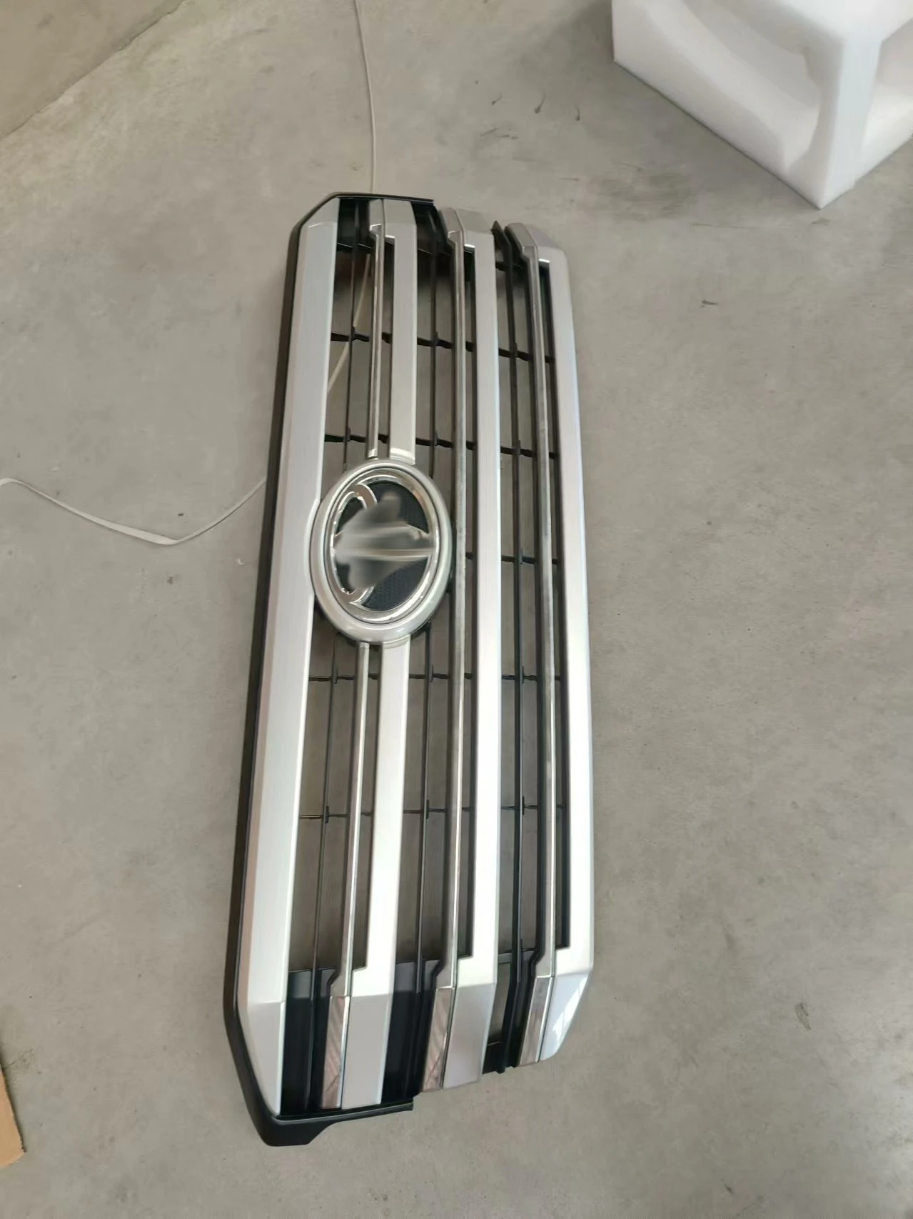 Toyota Land Cruiser LC300 Front Bumper Bodykit - Carbon Fiber