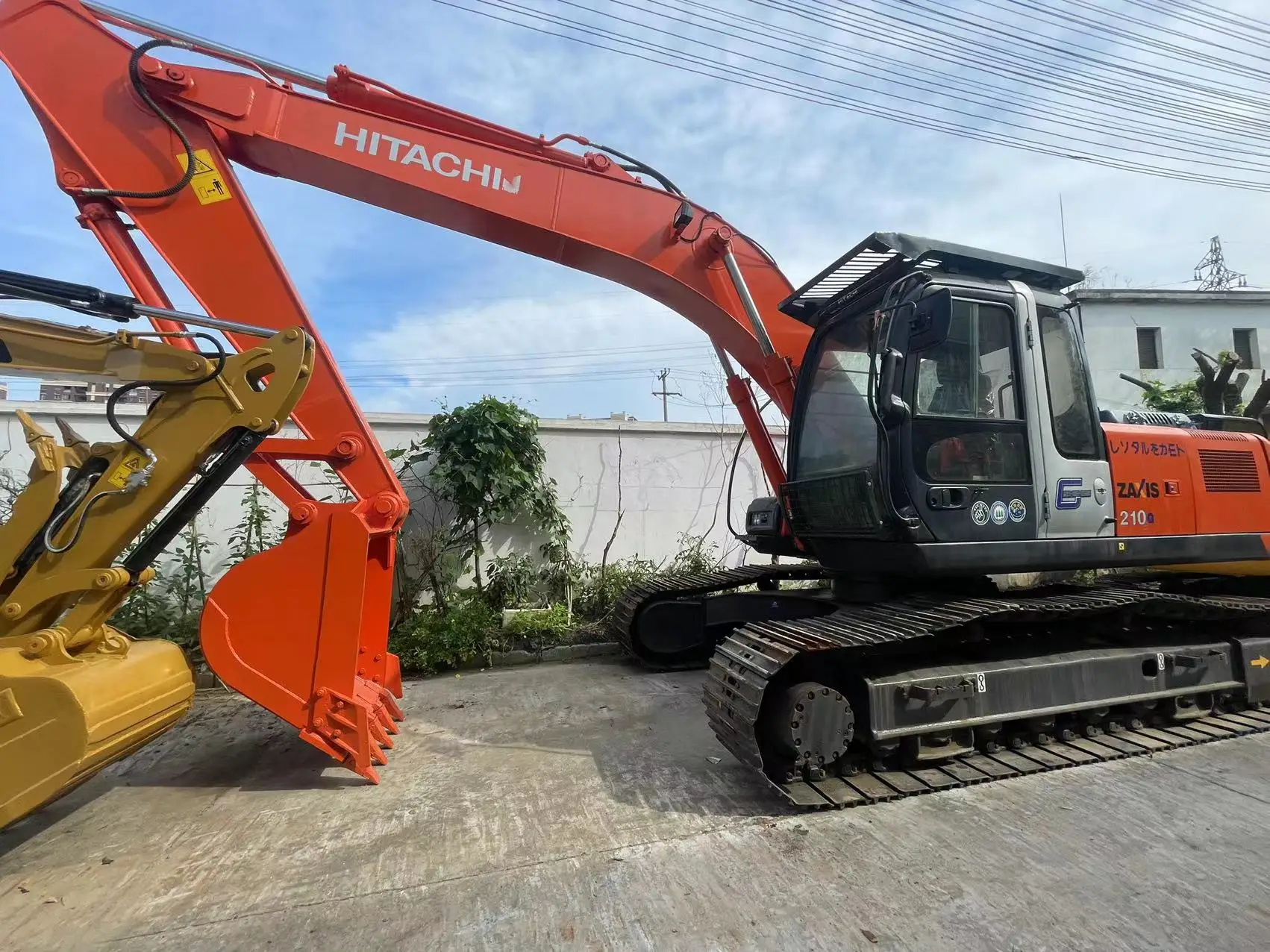 Hitachi ZX210 Used Excavator Earth Moving Machine Bagger Digger ...