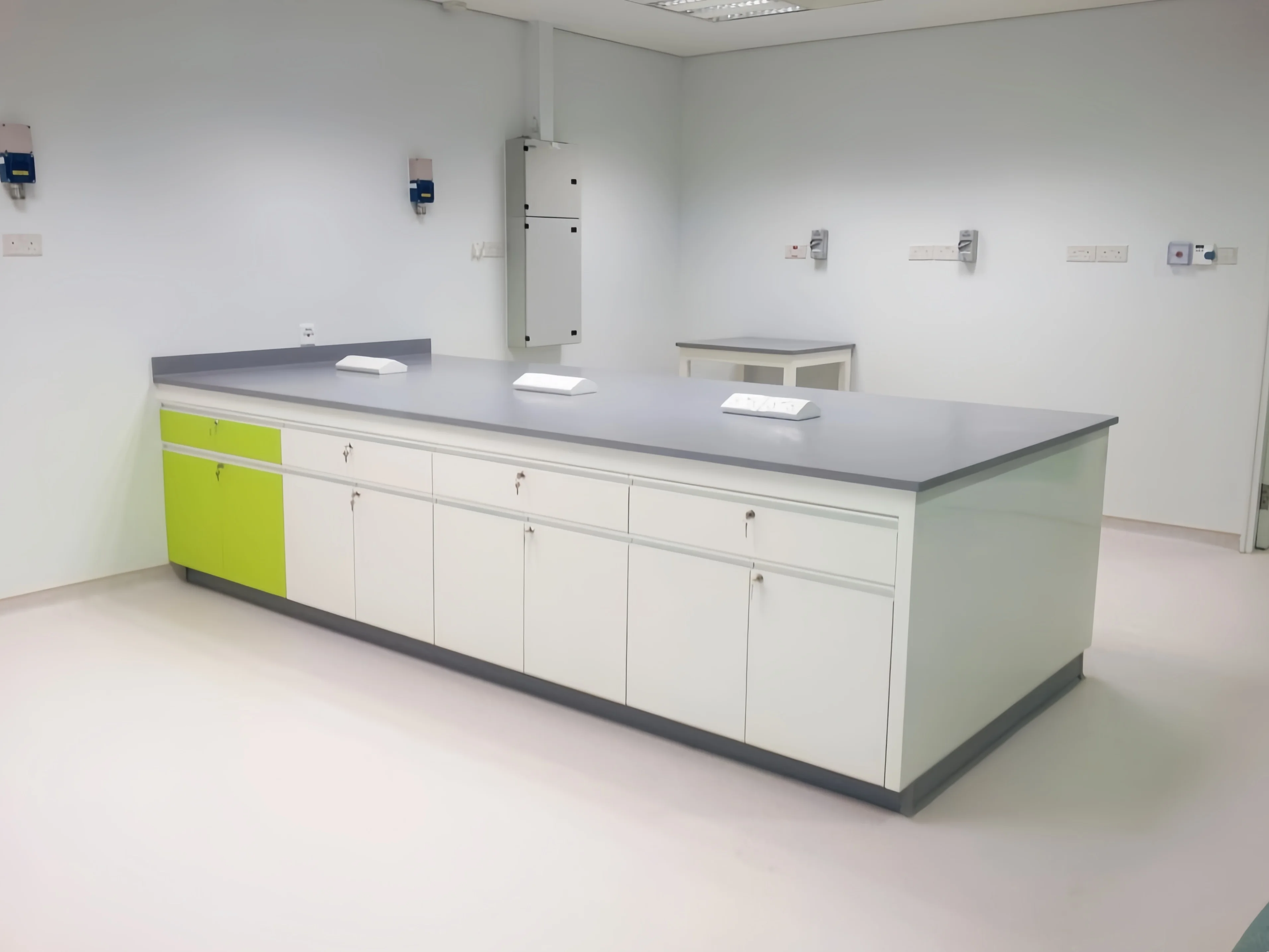 Lab Furniture Operating Table Laboratory Work Bench With Reagent Shelf ...