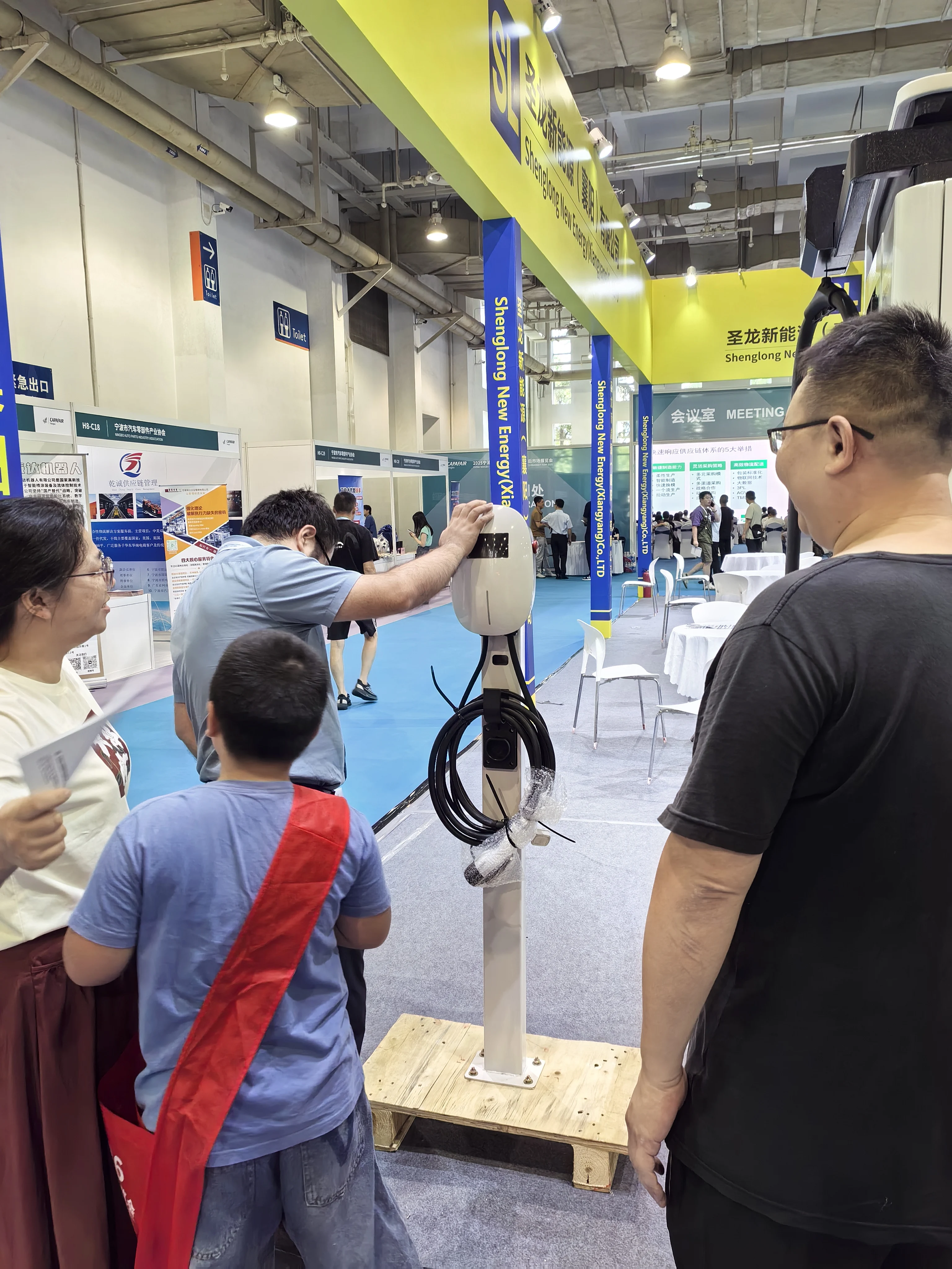 320kW Dynamic Power Distribution EV Fast Charging Station with Two CCS2 ...