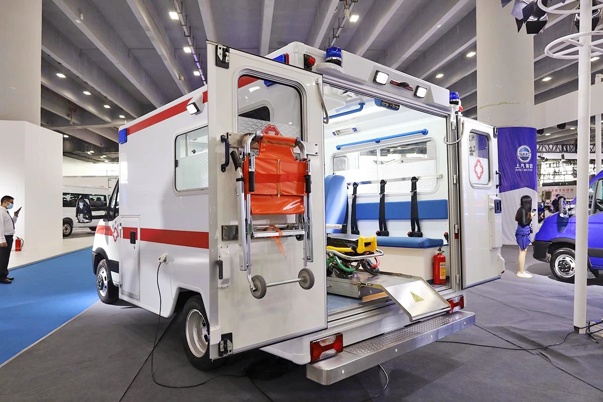 Sliding Door Ambulance Iveco 4x2 4x4 Petrol Medical Ambulance Iuc ...