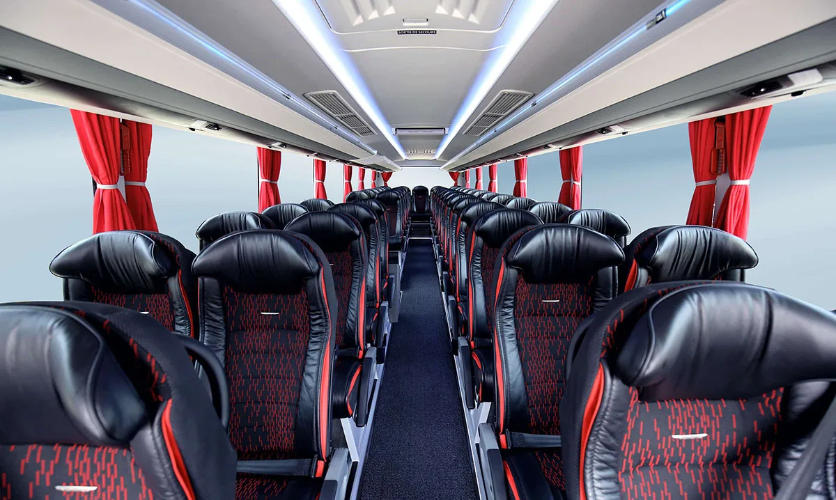 55 Seater Yutong Bus - Luxury Coach for Sale with Double Door