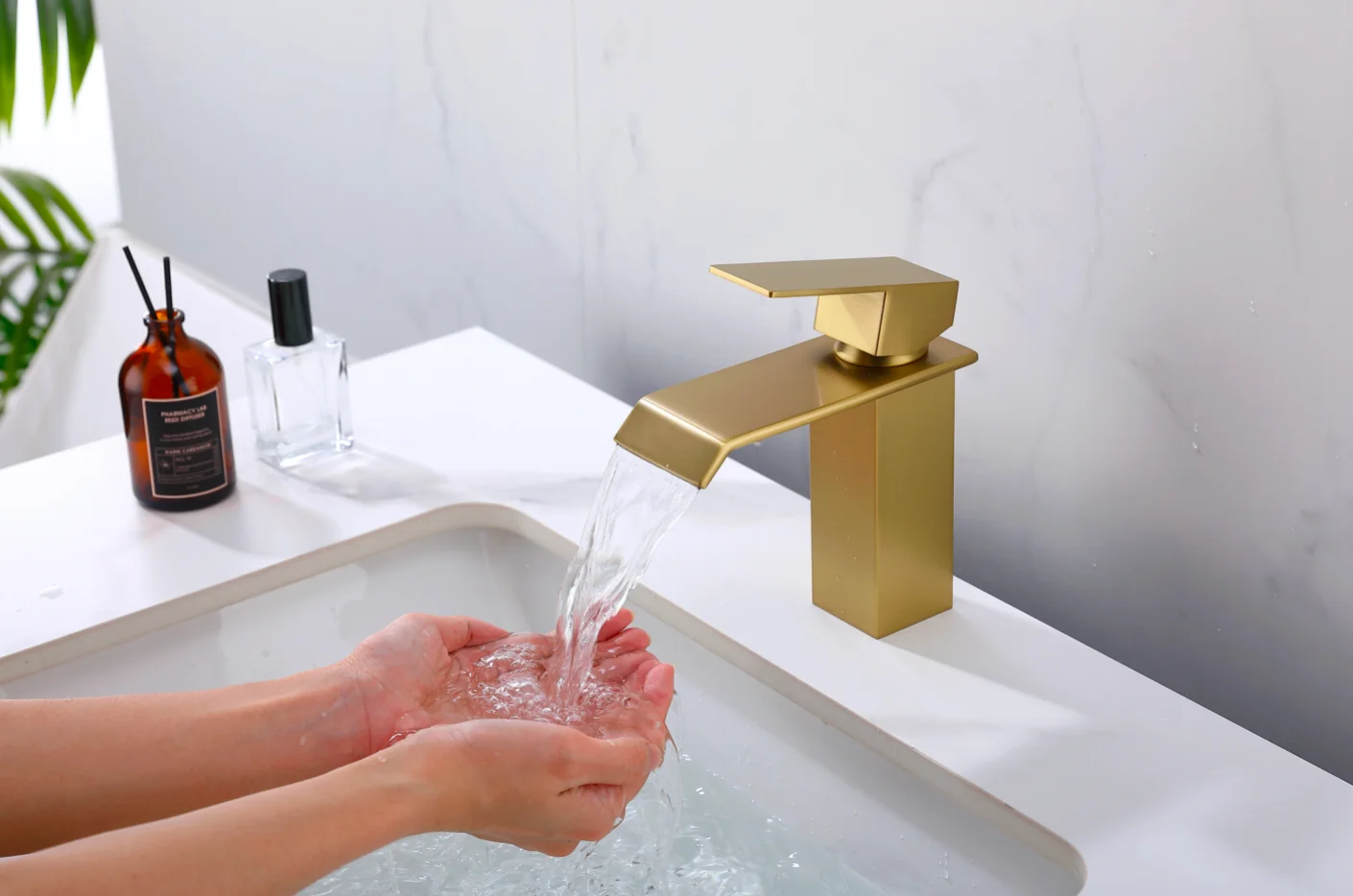 Hot Popular Small Tablet Gold Short Version Hotel Bathroom Basin Faucet ...
