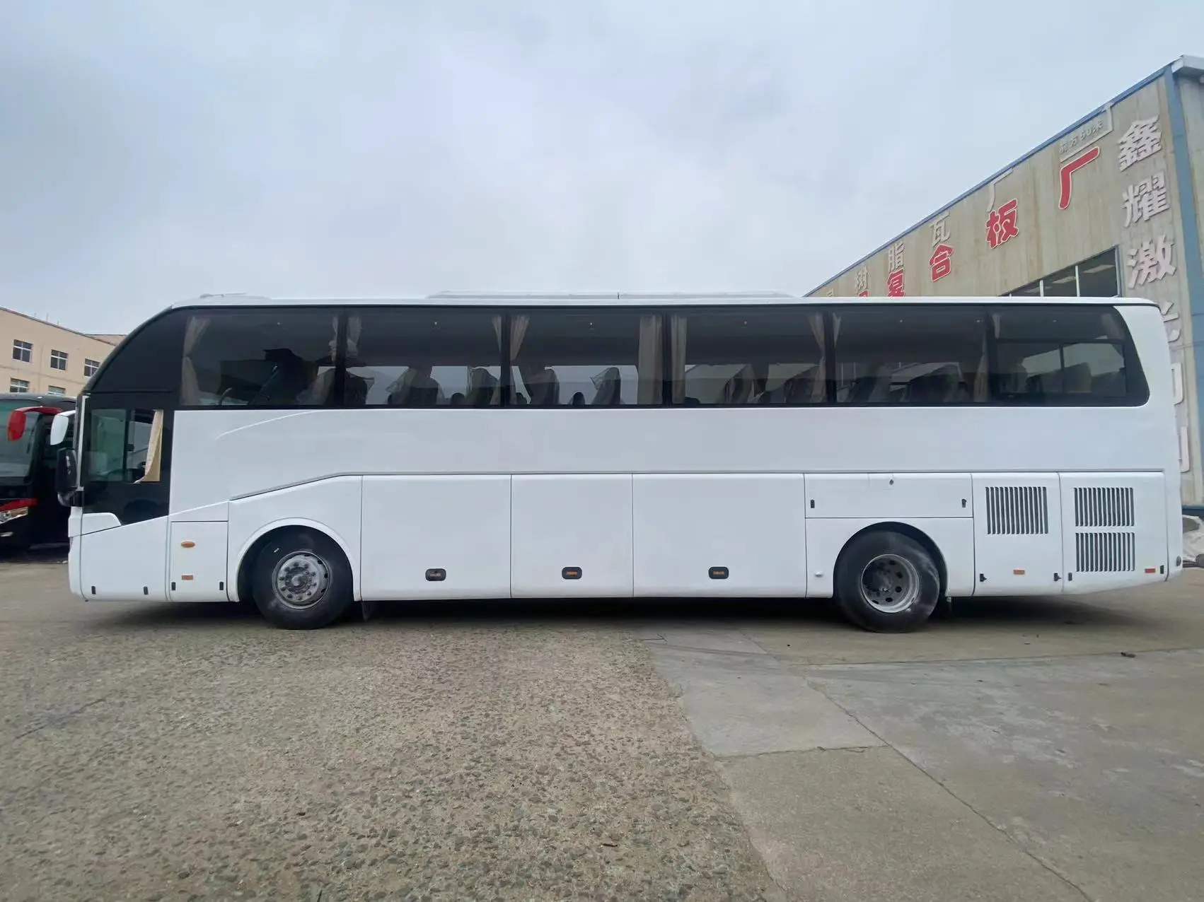 Luxury Sleeping Coach Bus Seat Second Hand 60 Seater Bus