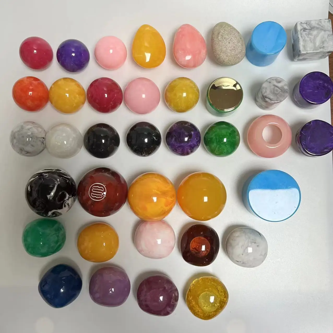 Wholesale Custom Ball Round Resin Sphere Perfume Caps