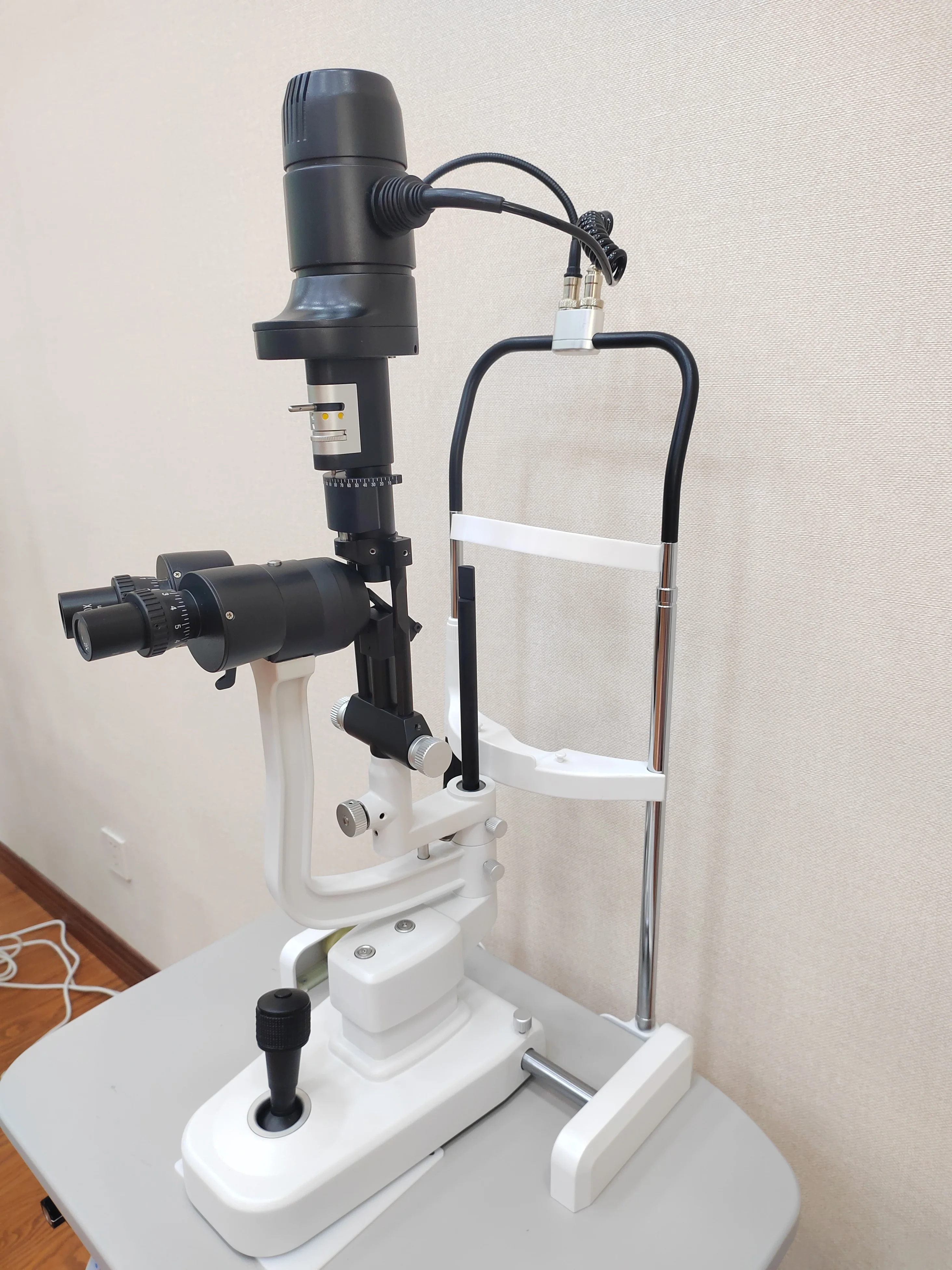 Chinese BOLAN Optical Halogen Slit Lamp BL-66B - 10X/16X Magnification ...