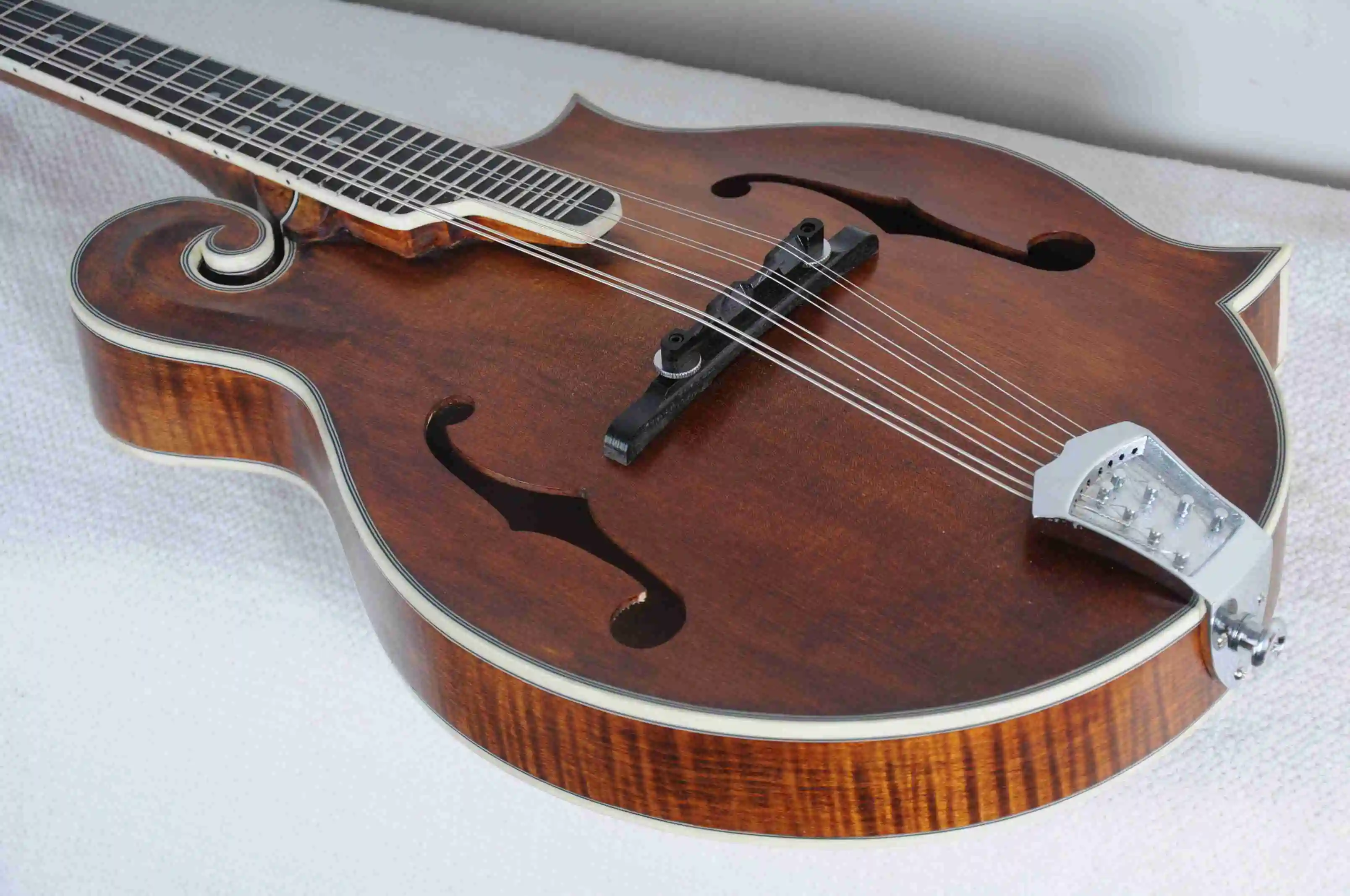 Hand-rubbed Oil Finish F-Style Mandolin (AM90F) by Aileen