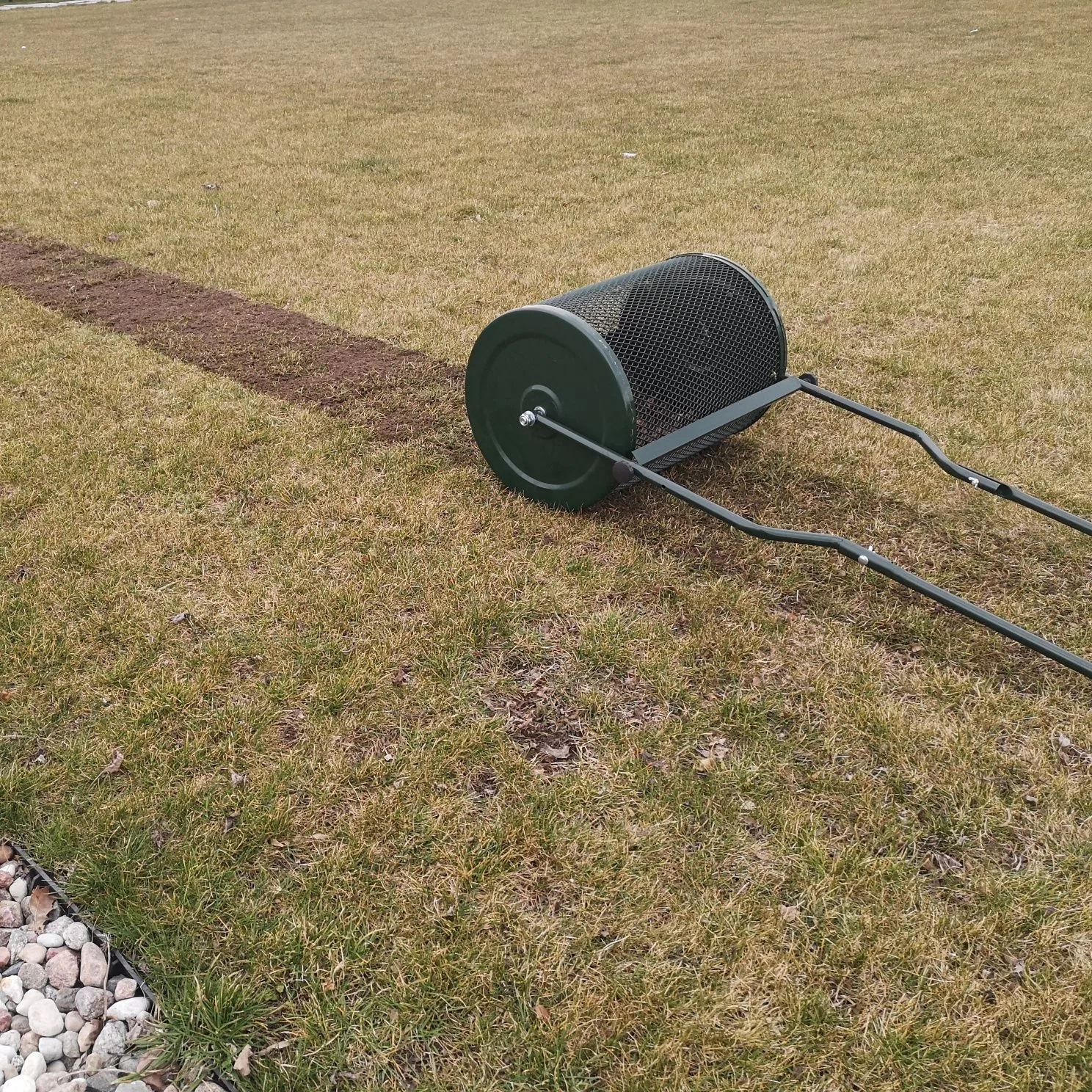 Efficient Peat Moss Spreader for Lawn and Planting