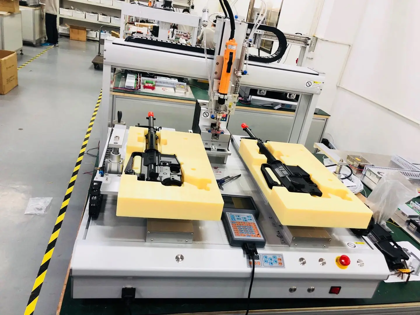 Robotic Screw Fastening - Efficient Desktop Solutions