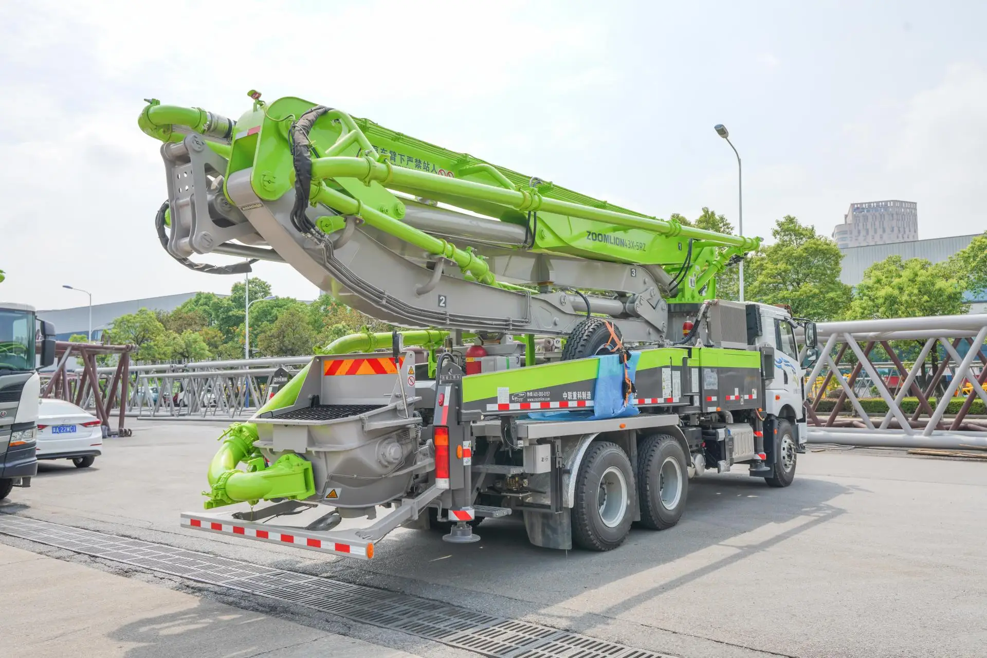 Zoomlion Sitrak Chassis Model ZLJ5280THBKF 43X-5RZ Concrete Pump Truck