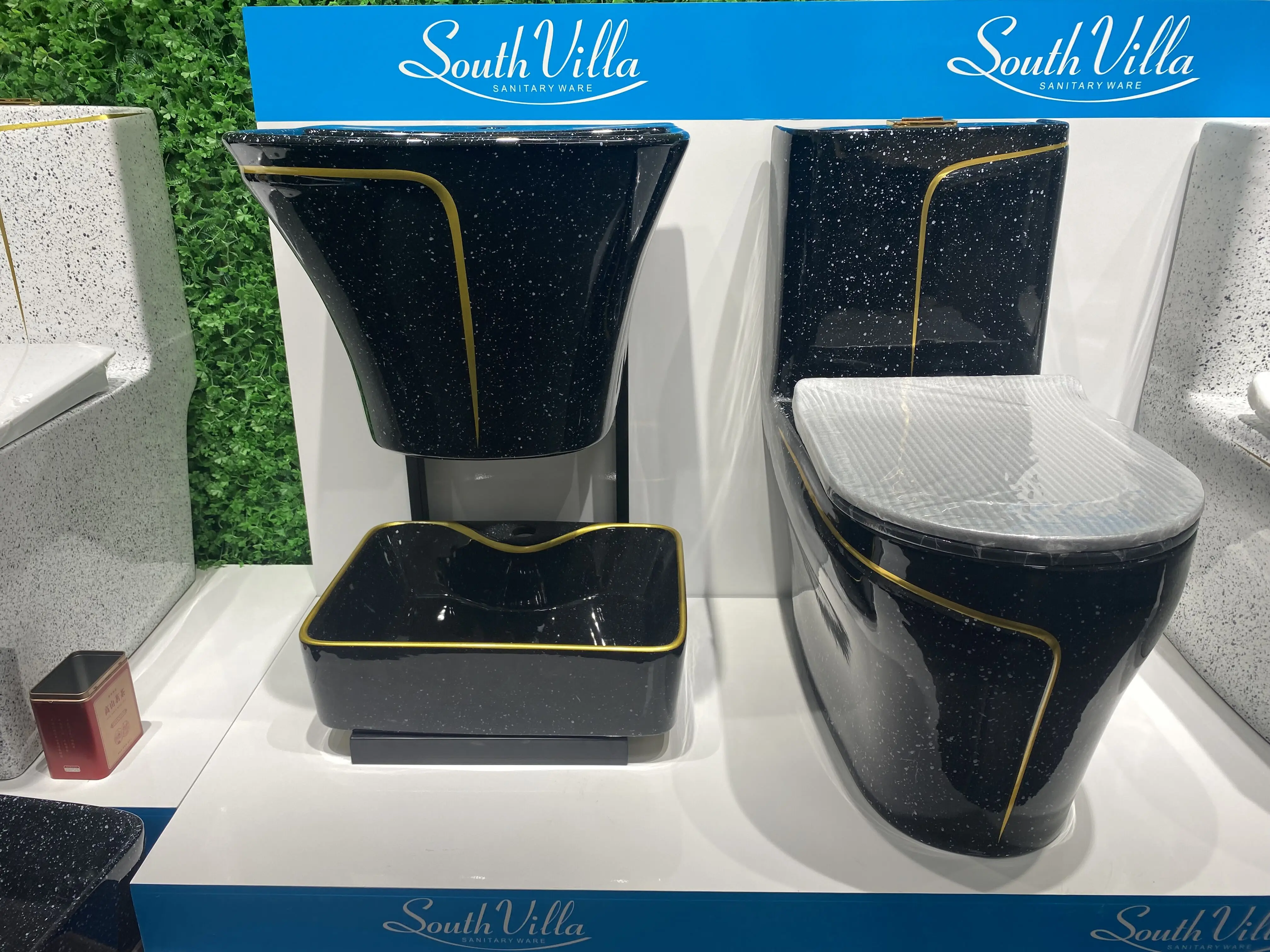 Good Quality Porcelain Luxury Black Gold Rim Color Toilet Bowl Wall ...