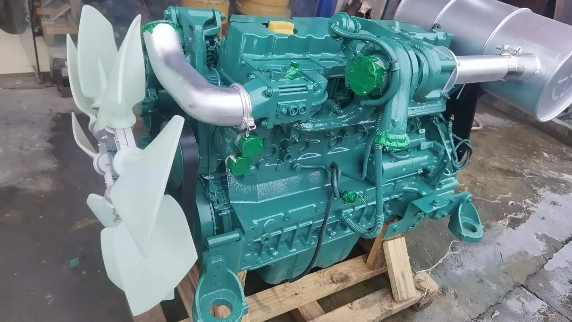 VOLVO D12D 460 FH2 Engine - Reliable Power for Construction