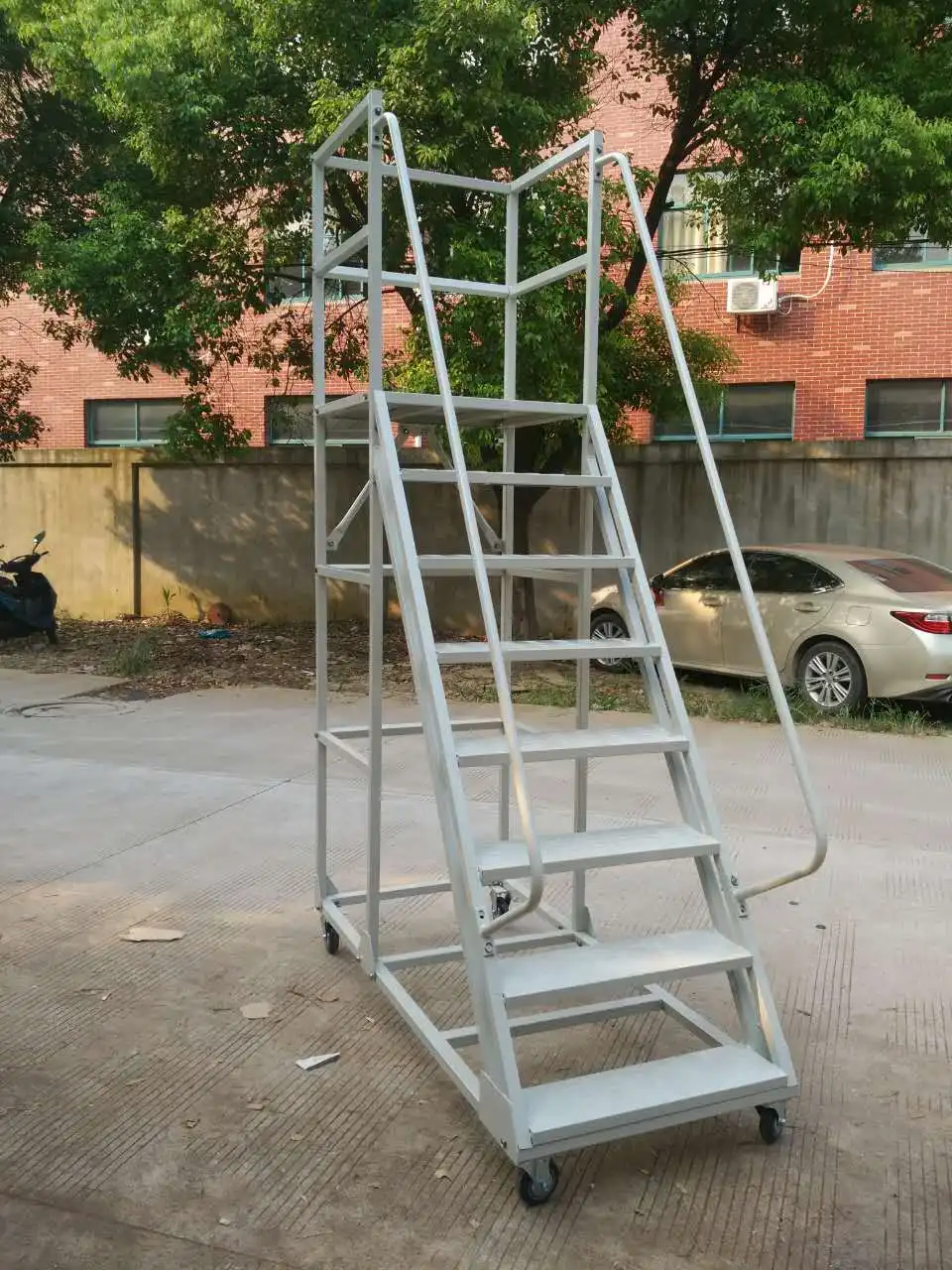 Aluminum Rolling Platform Ladder - Durable & Easy to Fold