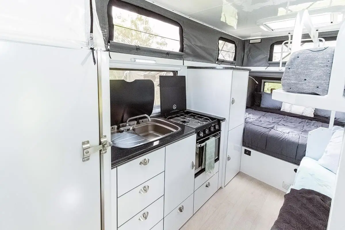 Lightweight 17 Foot Off Road Camper Trailer Hybrid Caravan RV Van for ...