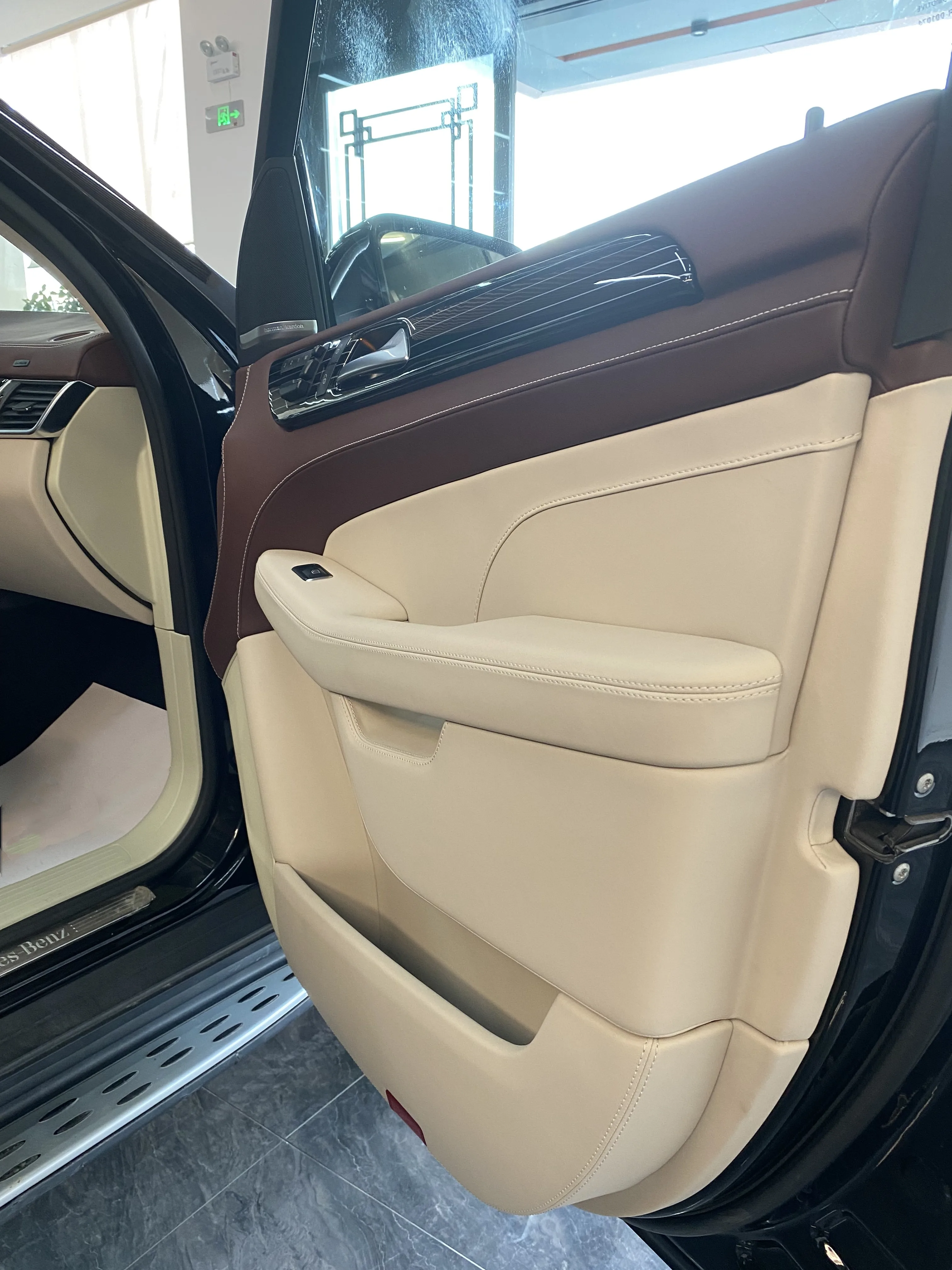 GL Maybach Interior Luxury Rear Seat Upgrade Kit for GL350