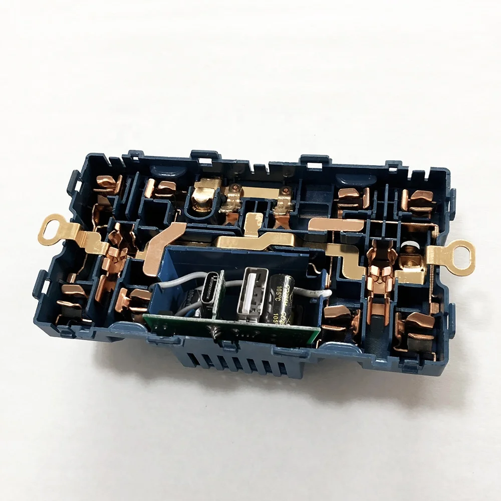 Delviz 13A Dual Quick Charge - Smart Power Outlet